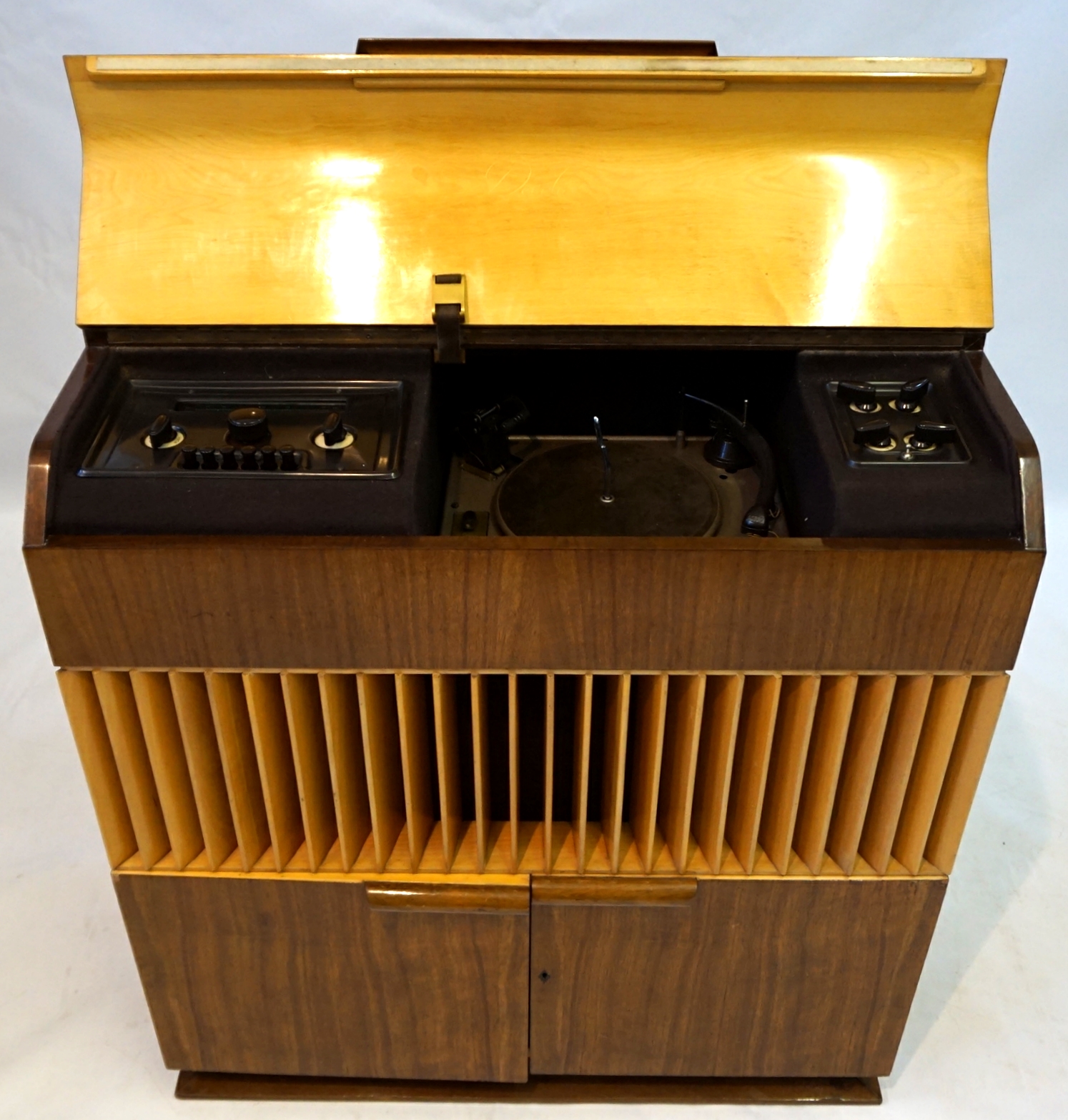 Decca Decola Radiogram. c.1947 maple case inc. two PX25 valves, three ...