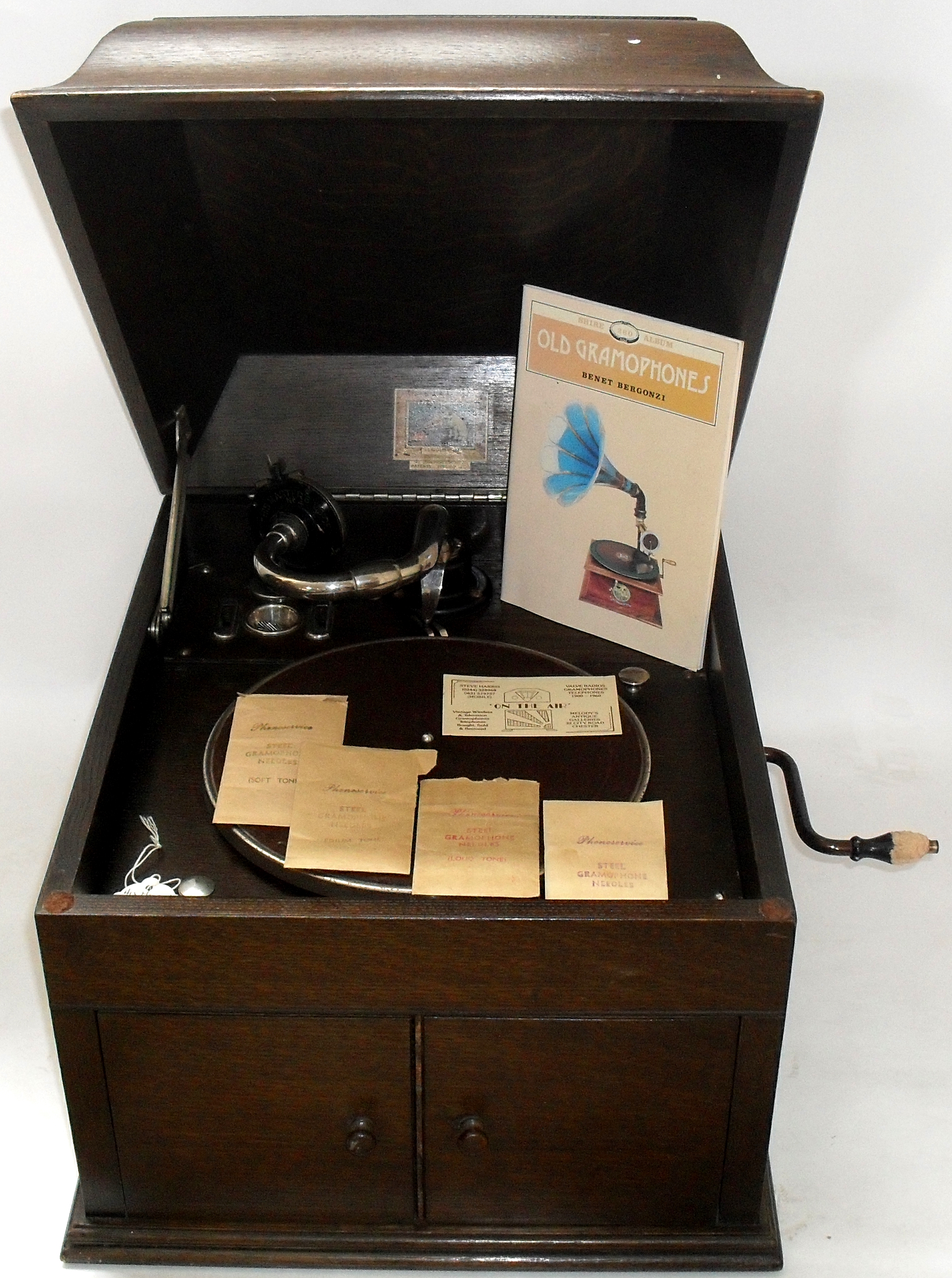 Oak Cased HMV 'His Masters Voice' Model 109 Table Top Gramophone. c ...