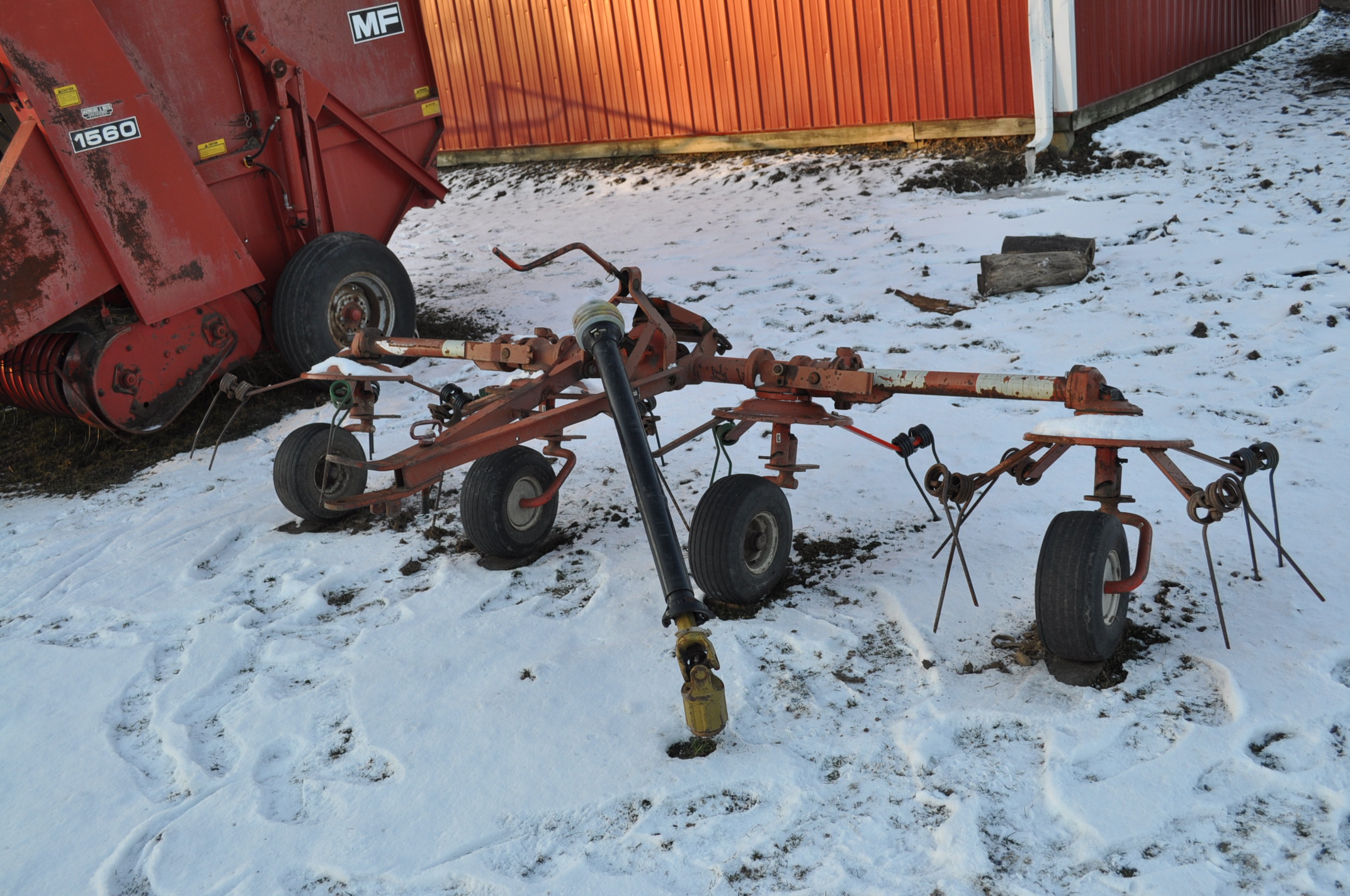 Kuhn GF440T hay tedder, 4 basket, manual fold, 540 PTO