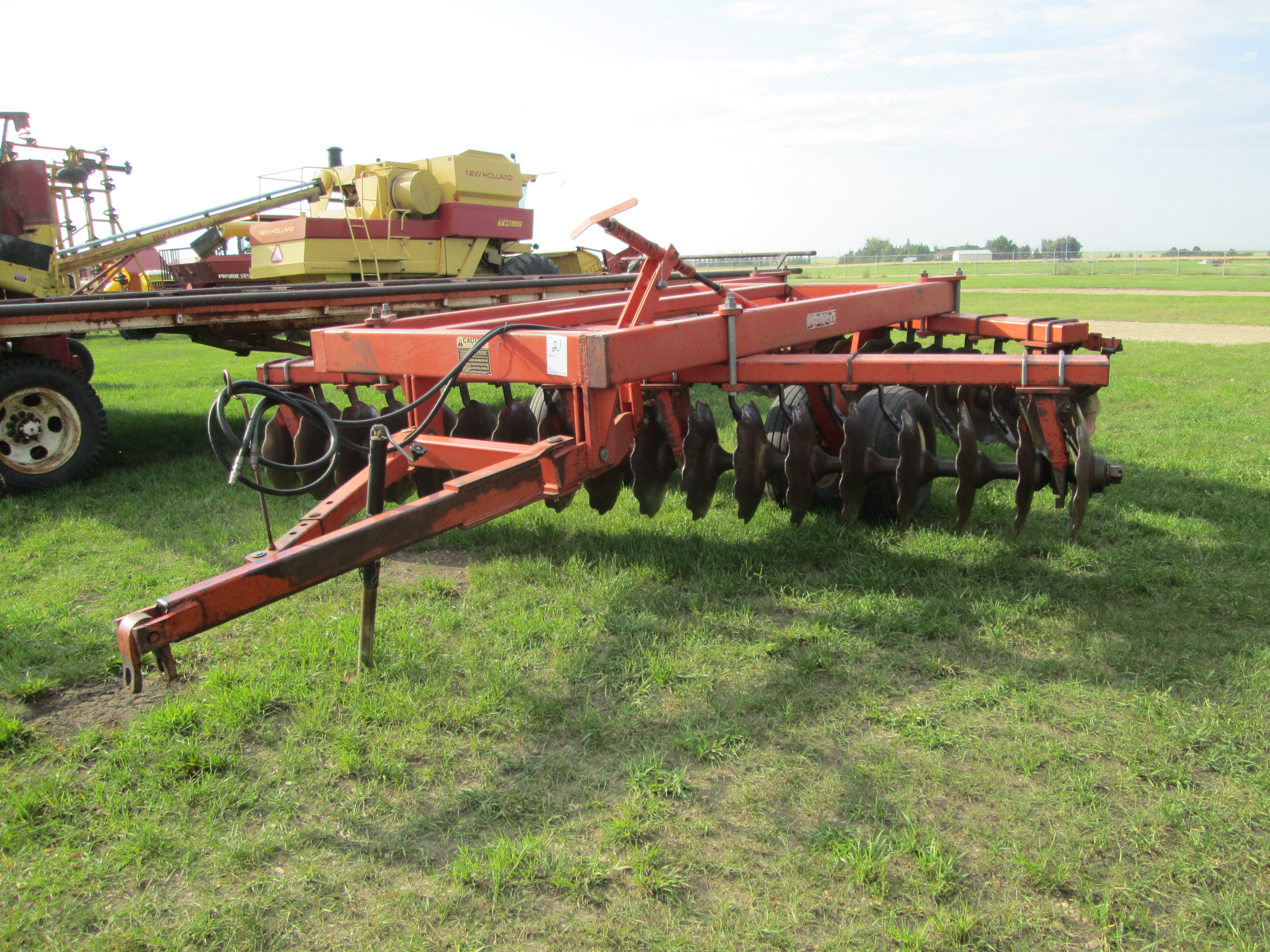 14' HUTCHMASTER HD DISC, 23" NOTCHED BLADES, OFFSET, NEW BEARINGS, LOT 21