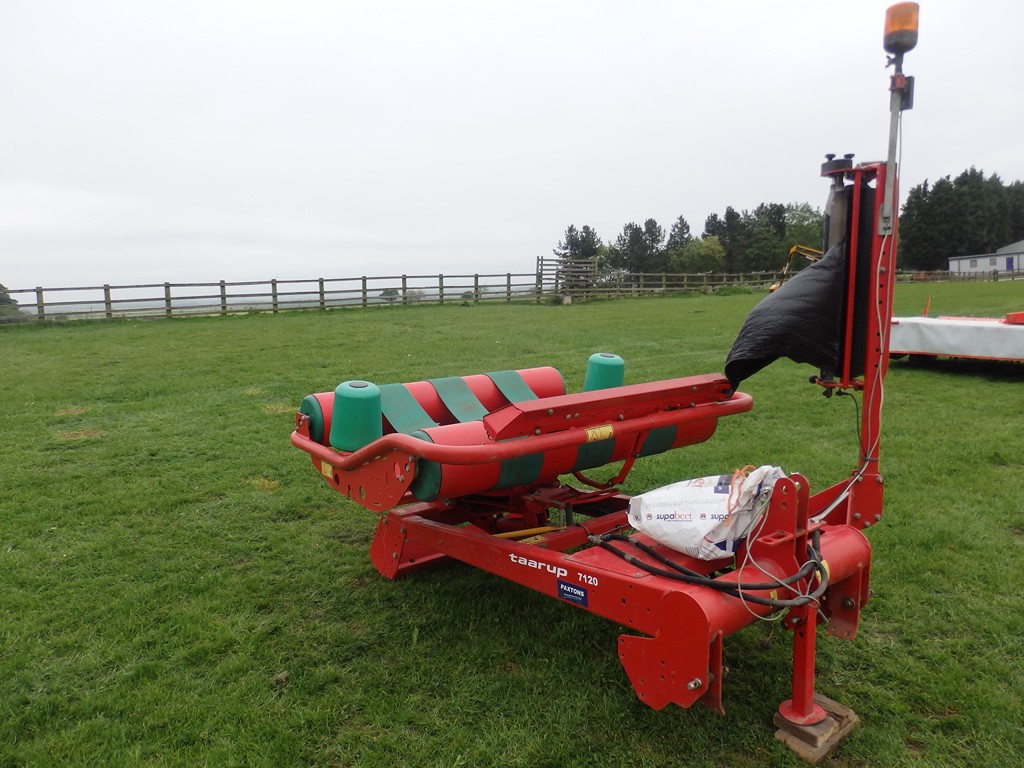 Taarup 7120 Bale Wrapper