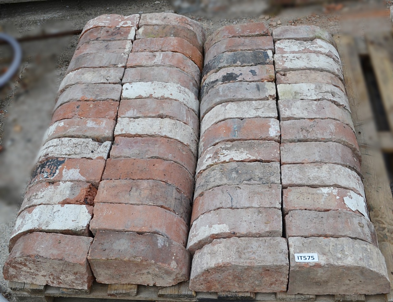 50 x Reclaimed Capping Bricks - Dimensions Approx: 22 x 12 x 7.5cm ...