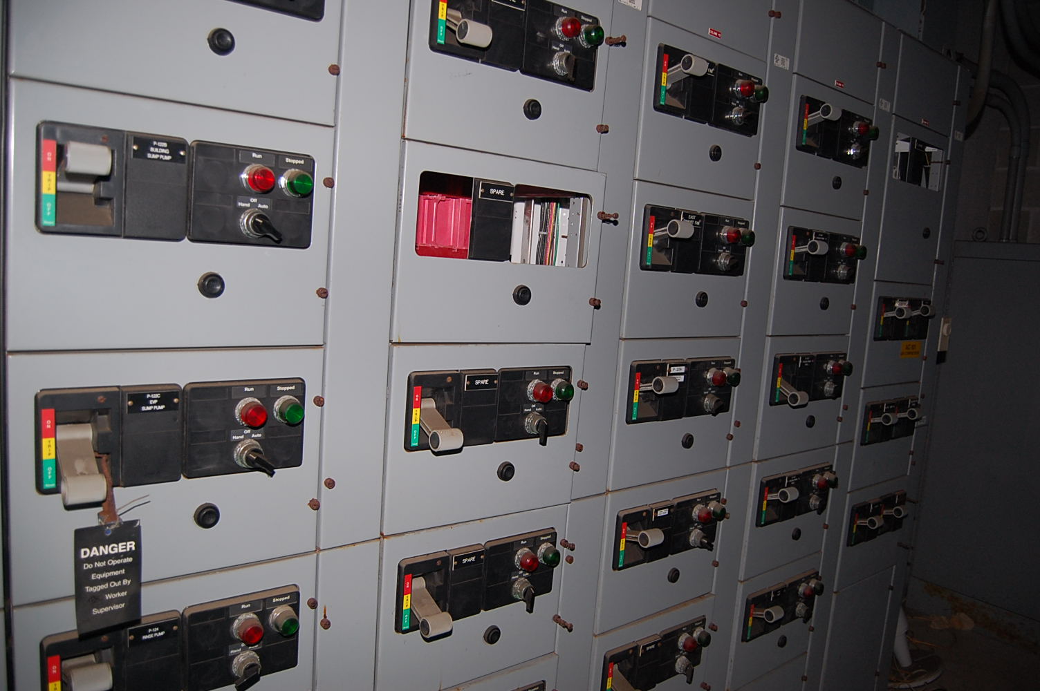 Cutler Hammer MCC Freedom Series #2100 Motor Control Center, (10 ...