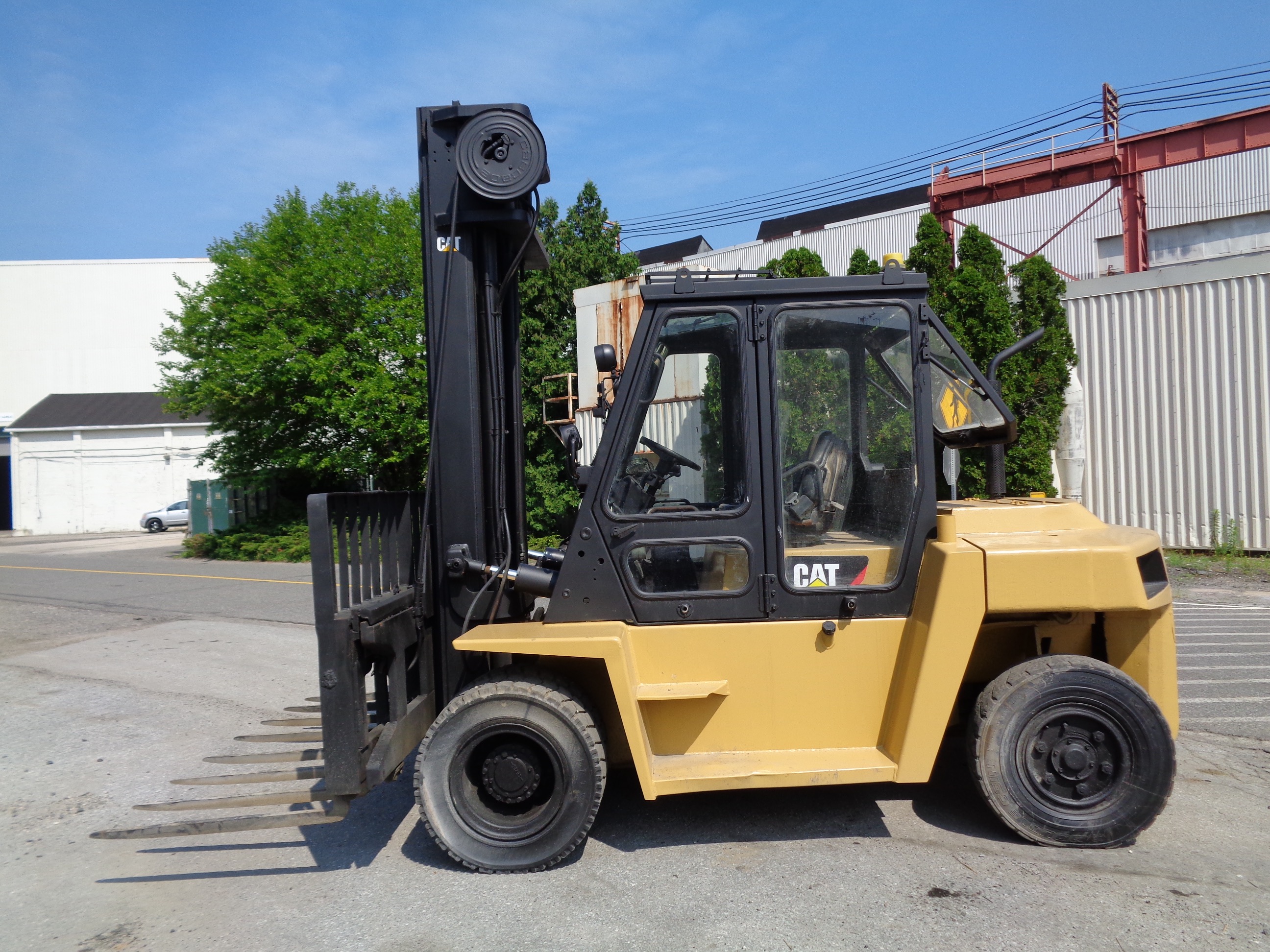 Make: Caterpillar Model: DP70 SN: 9CP00967 Capacity: 15,000lbs Enclosed Cab
