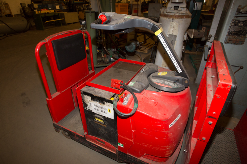 RAYMOND ELECTRIC TUGGER MOD. 8600, MAX. 7000 LBS CAP. 24 VOLTS, S/N ...