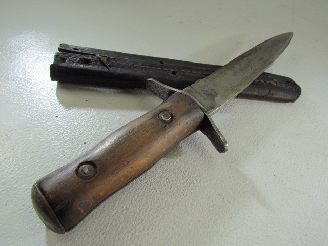Militaria, A rare WWI Italian Arditi combat Knife with wooden handle ...