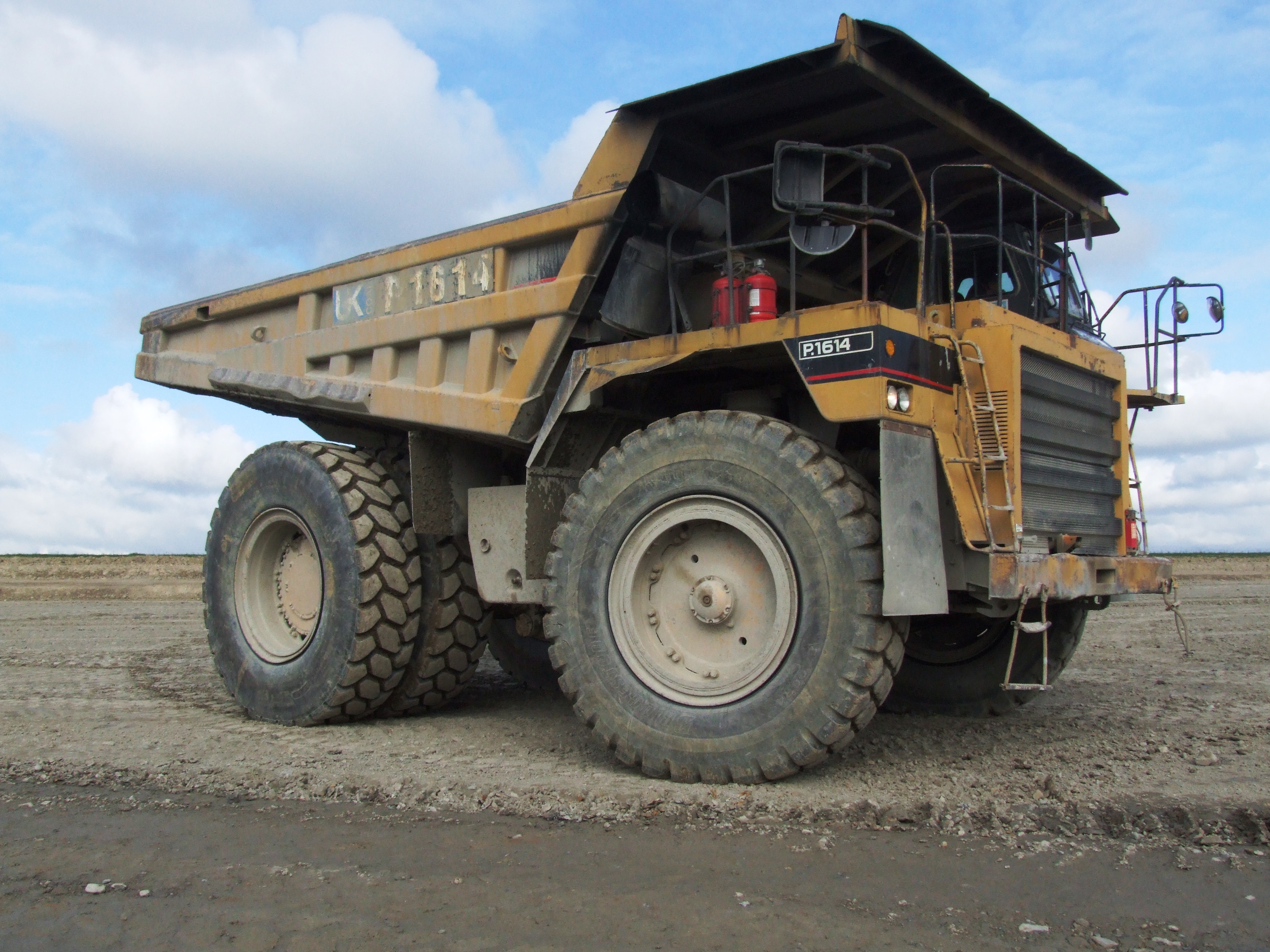 CAT 777B Dump Truck, Serial Number: 4YC0489, Year of Manufacture: 1989 ...