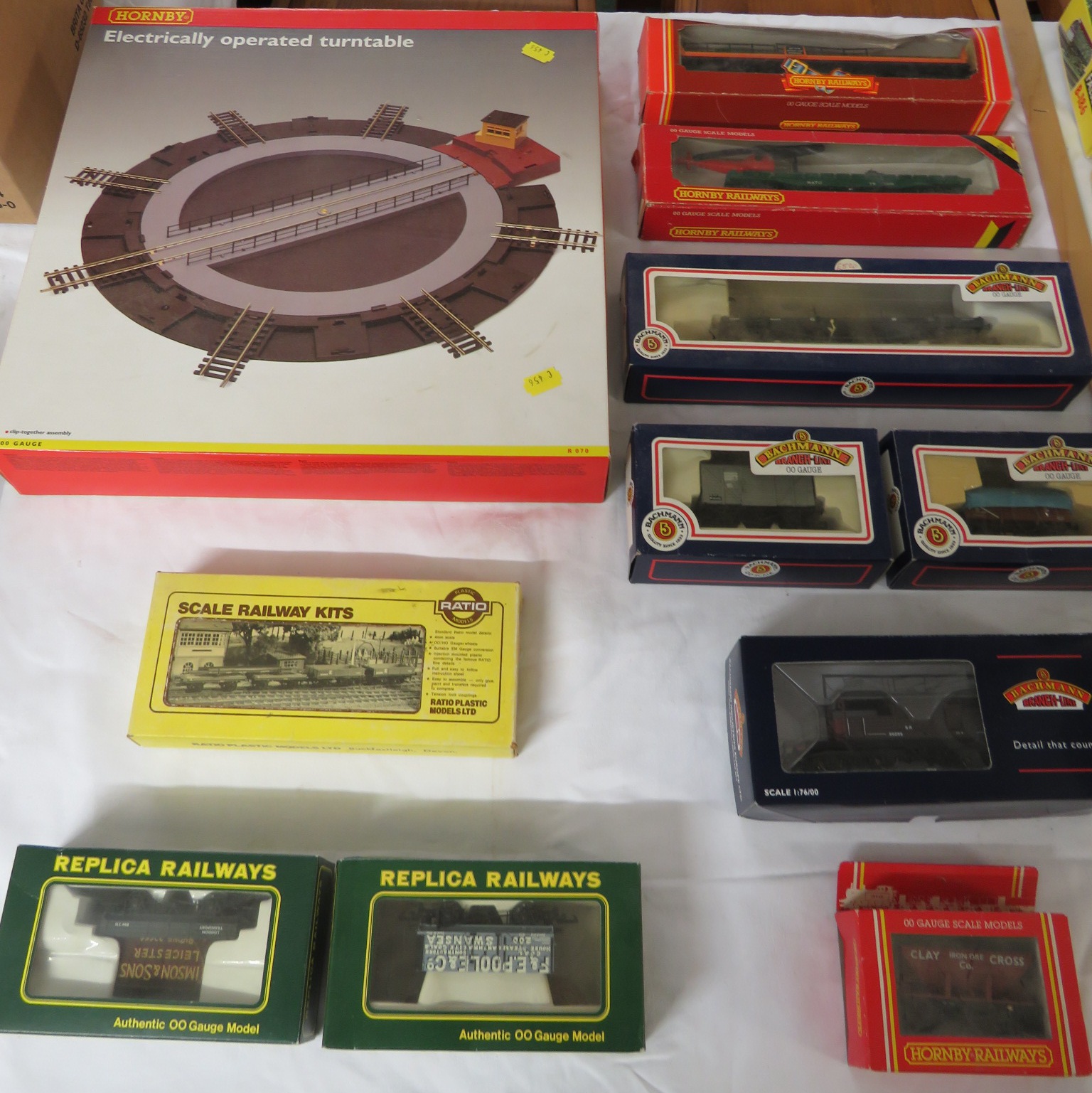 OO gauge models - Hornby R070 electrically operated turntable (boxed ...