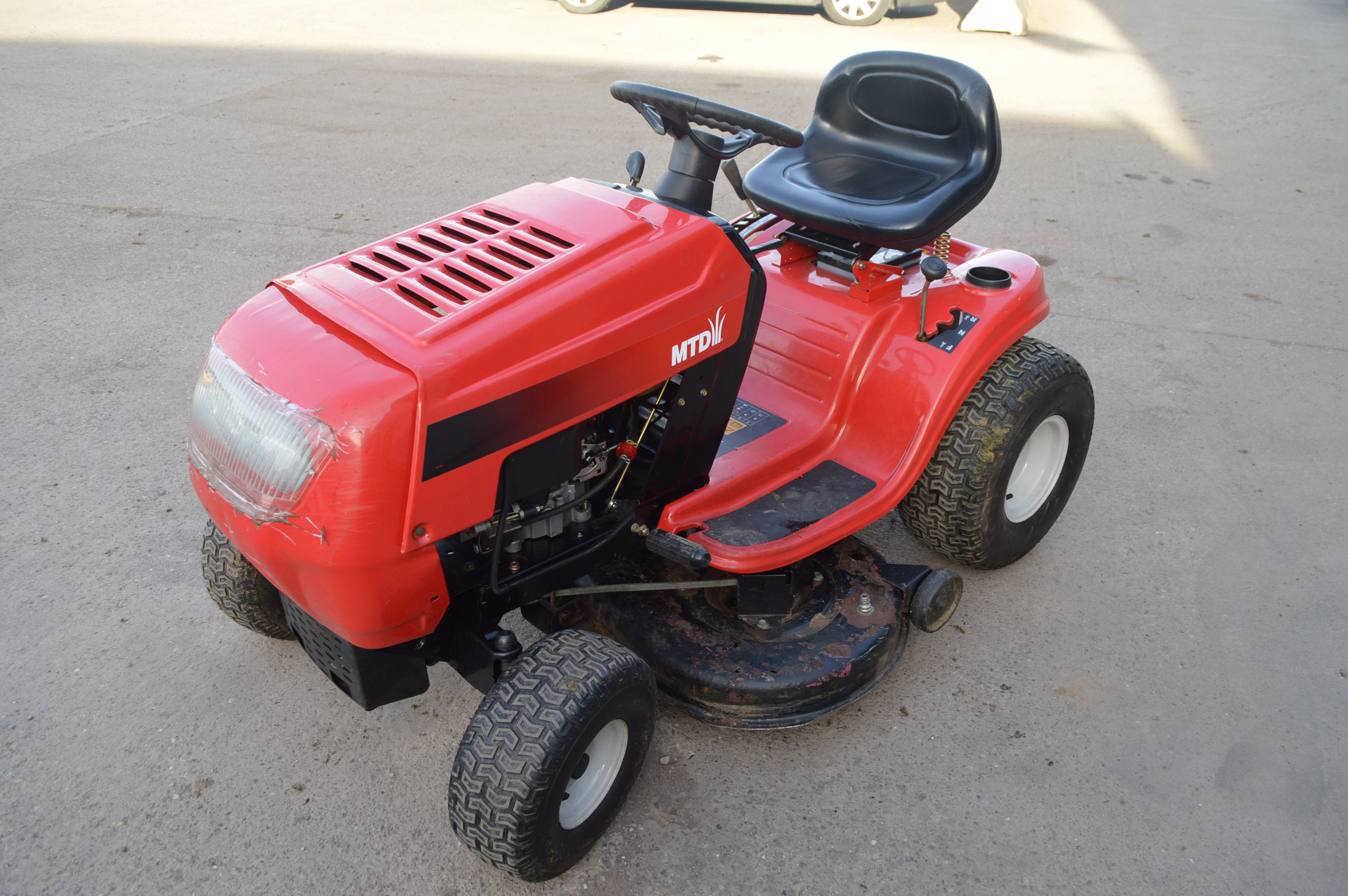 K - 2006 MTD RS 125/96 RIDE-ON LAWN MOWER 37" CUTTING DECK YEAR: 2006 ...