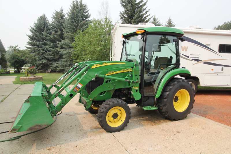 2013 JOHN DEERE 3520 DIESEL TRACTOR, JD 300CX FRONT END LOADER, 3 PT ...