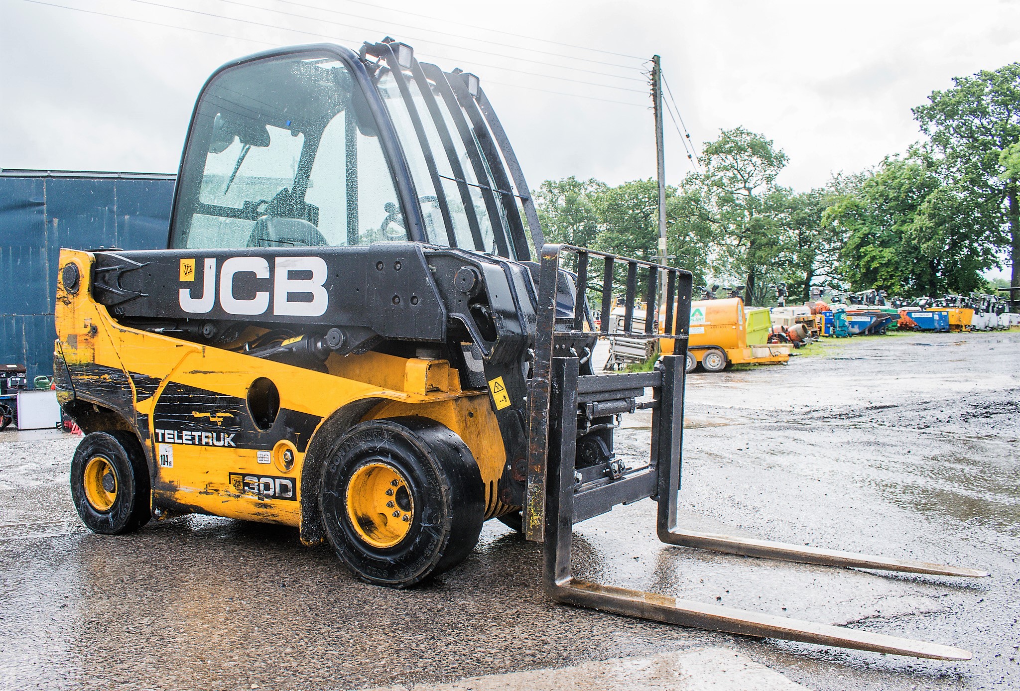 JCB TLT 30D Teletruk Year: 2013 S/N: 1541882 Recorded Hours: 5051