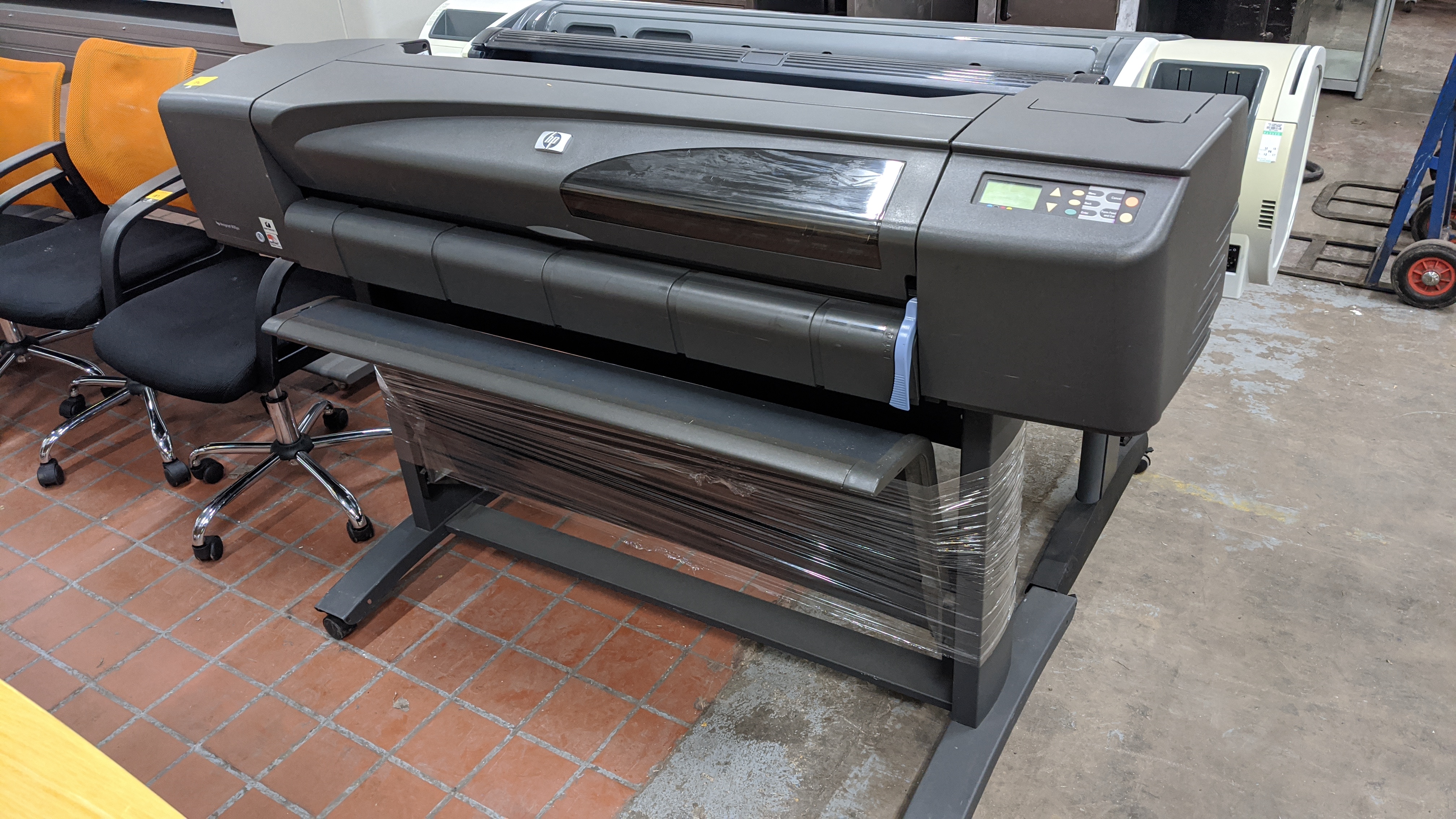 HP DesignJet 800PS floorstanding wide format printer, factory model ...