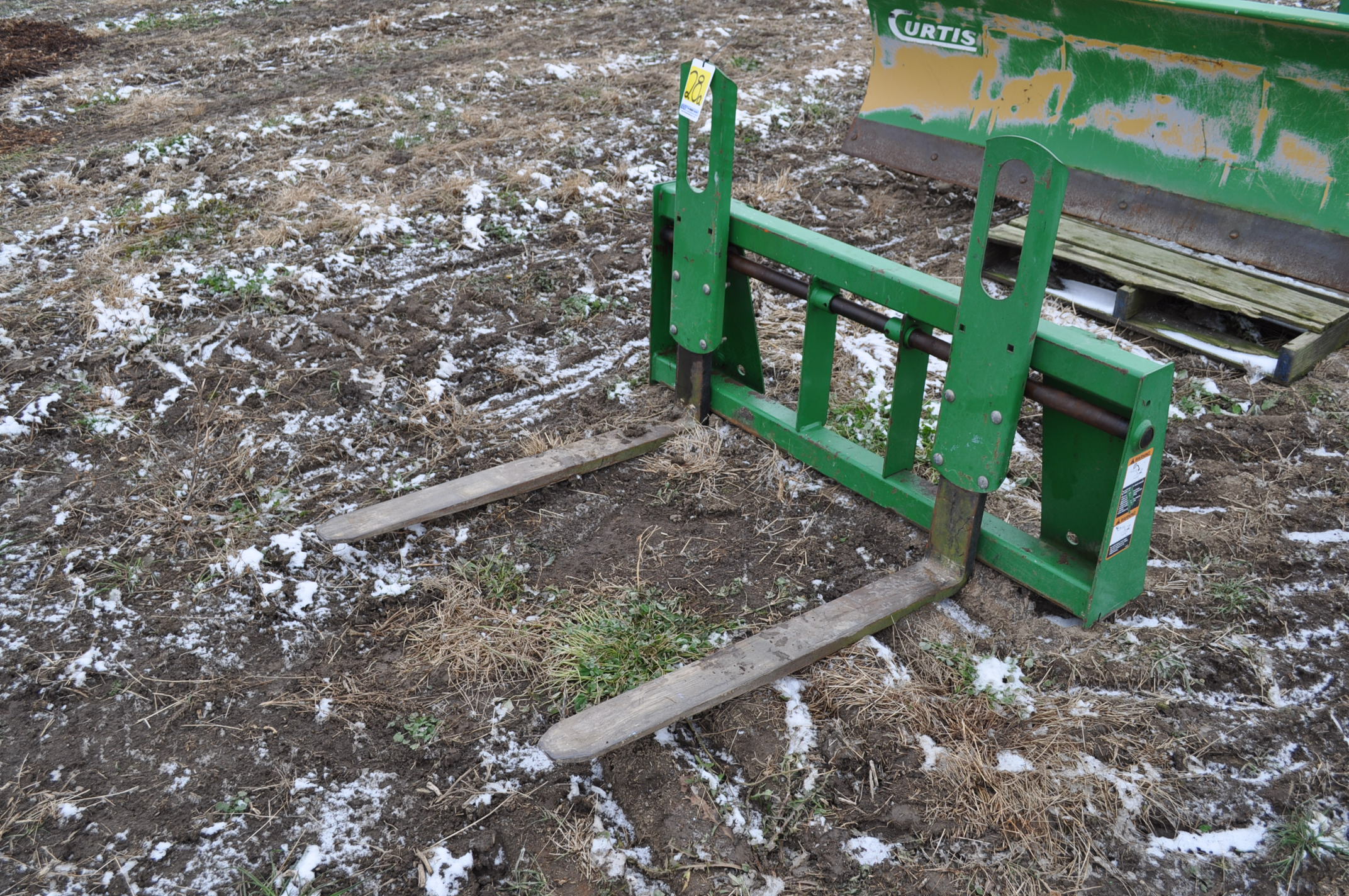 39” pallet forks for JD 521 loader