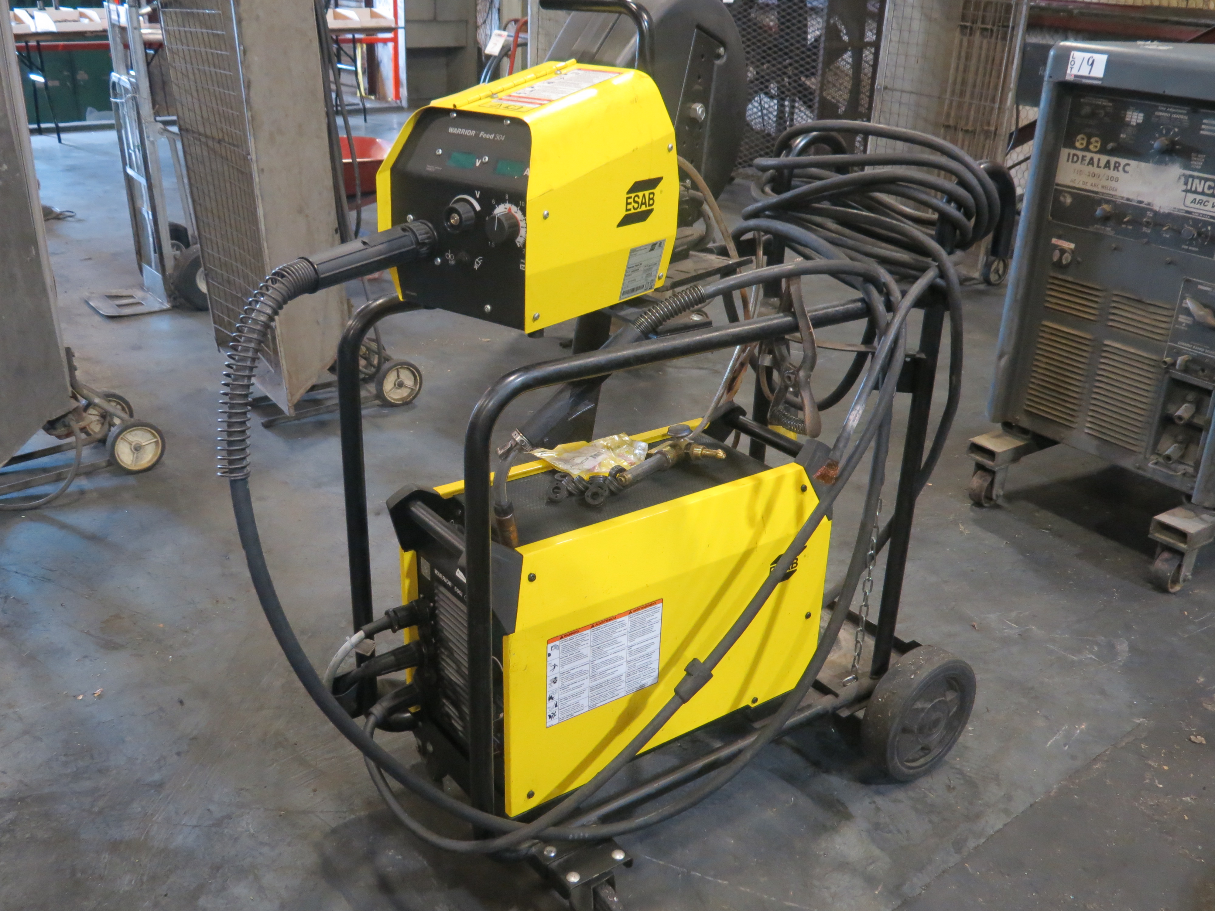 ESAB WARRIOR 500I ARC WELDER AND FEEDER S/N 246-315-0686