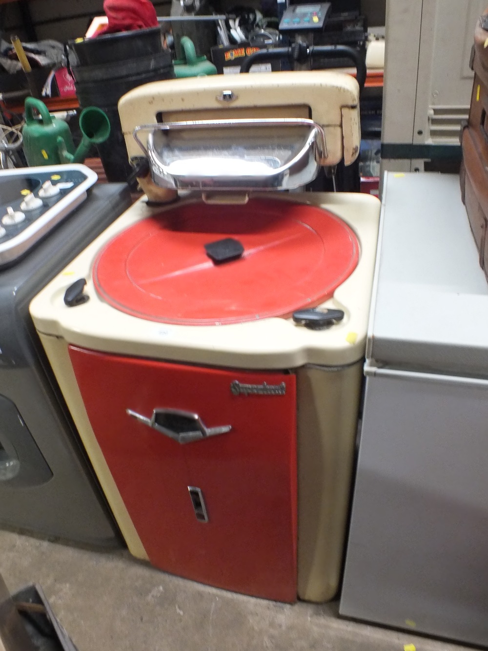 A VINTAGE RETRO 1950s / 1960s SERVIS WASHING MACHINE SUPER HEAT WITH MANGLE
