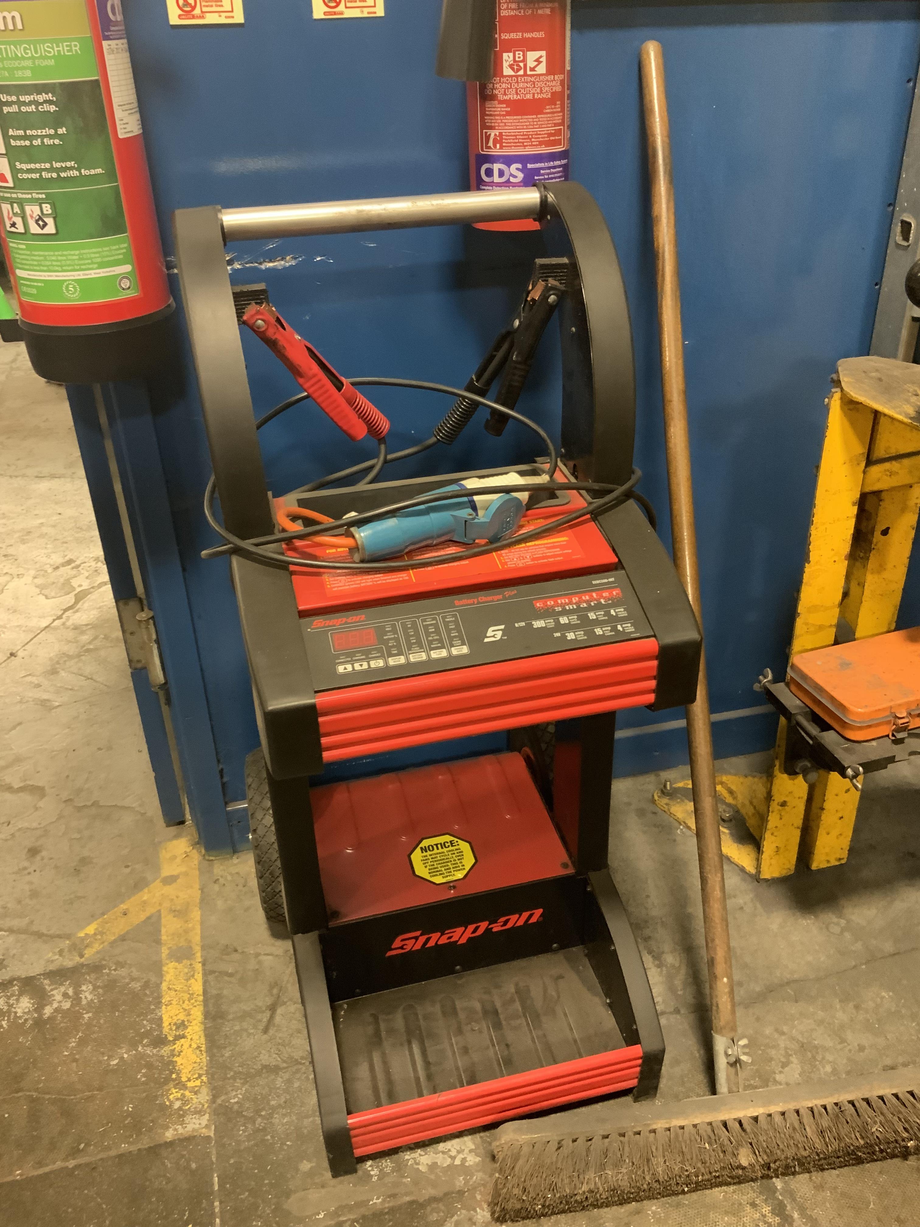 Snap On Computer Smart Model EEBC500-INT 6 / 12 VoltBattery Charger ...