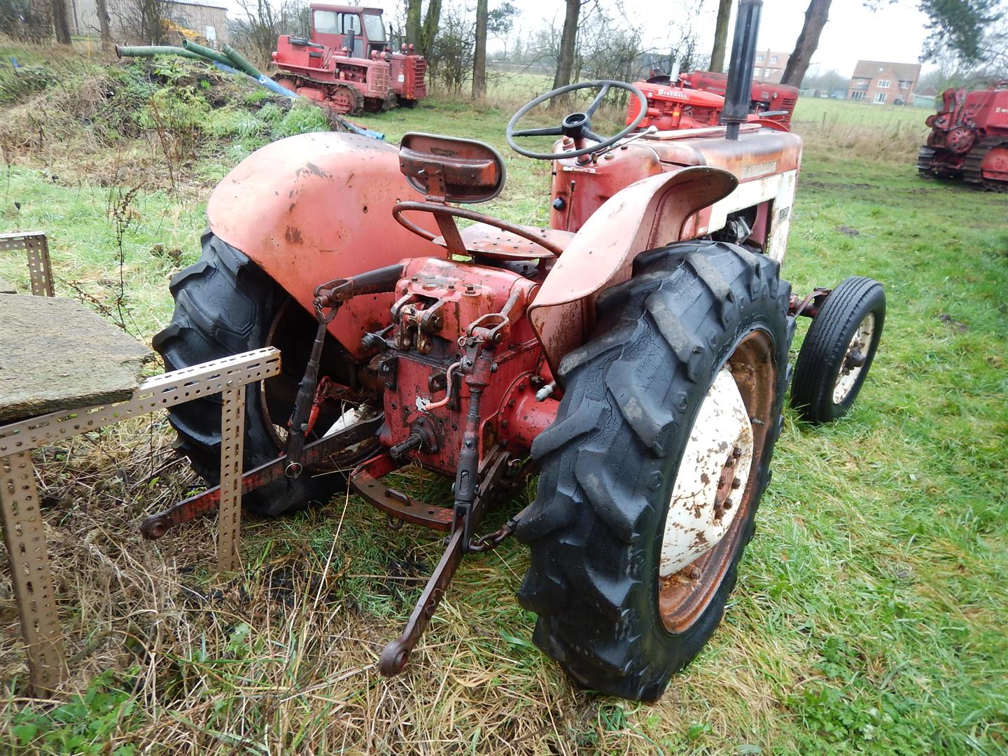 INTERNATIONAL 276 diesel TRACTOR Reg. No. OFW 495G Serial No. 2040 A ...