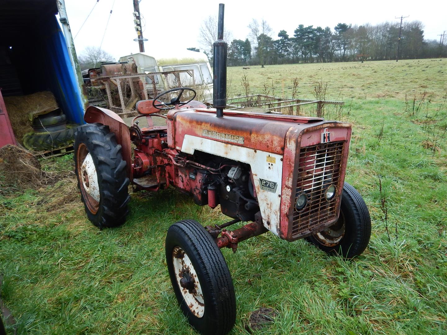 INTERNATIONAL 276 diesel TRACTOR Reg. No. OFW 495G Serial No. 2040 A ...