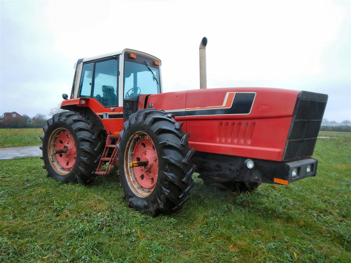 INTERNATIONAL 3588 'Snoopy' diesel TRACTOR Serial No. 10748 Fitted with ...