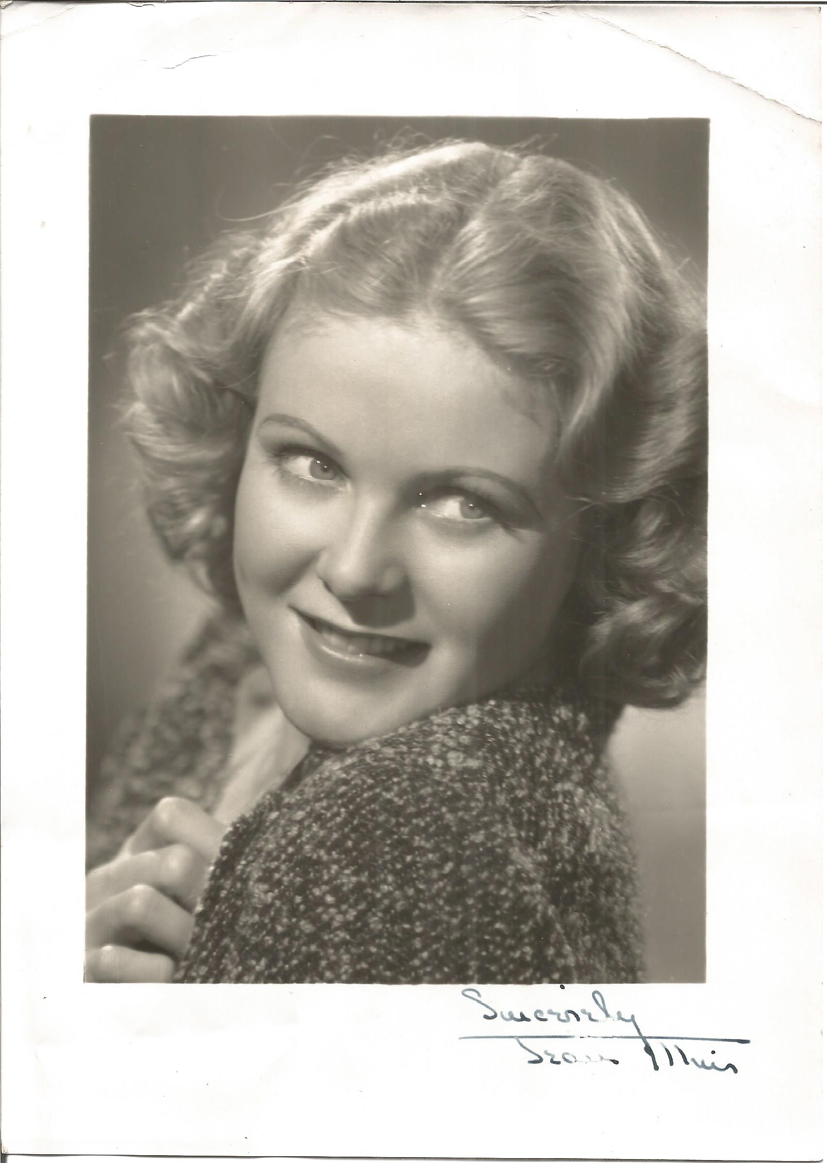 Jean Muir signed 8 x 6 b/w photo. Jean Muir 13/2/1911 to 23/7/1996 was ...
