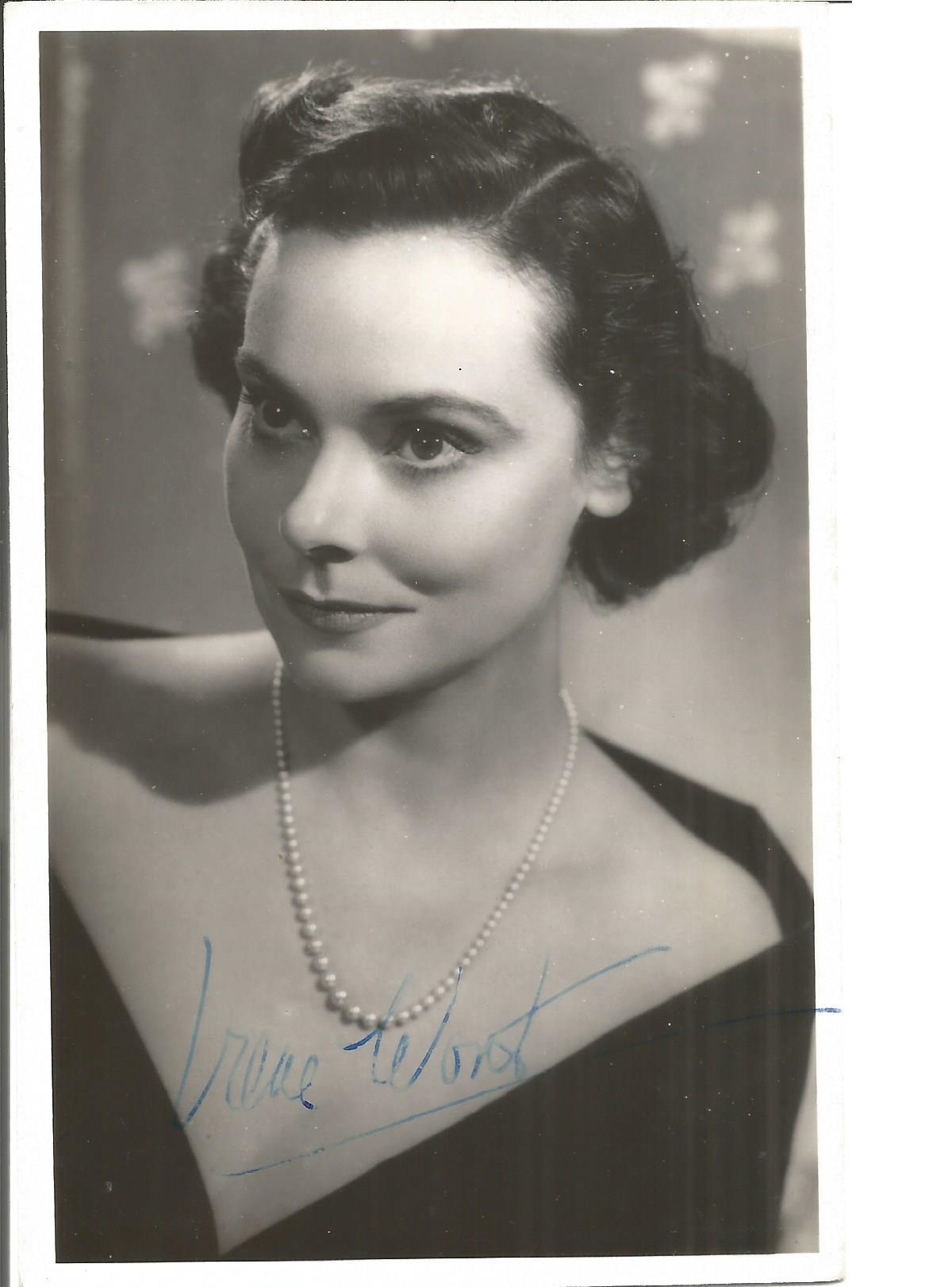 Irene Worth CBE signed 6 x 4 b/w photo. Born Harriet Elizabeth Abrams ...