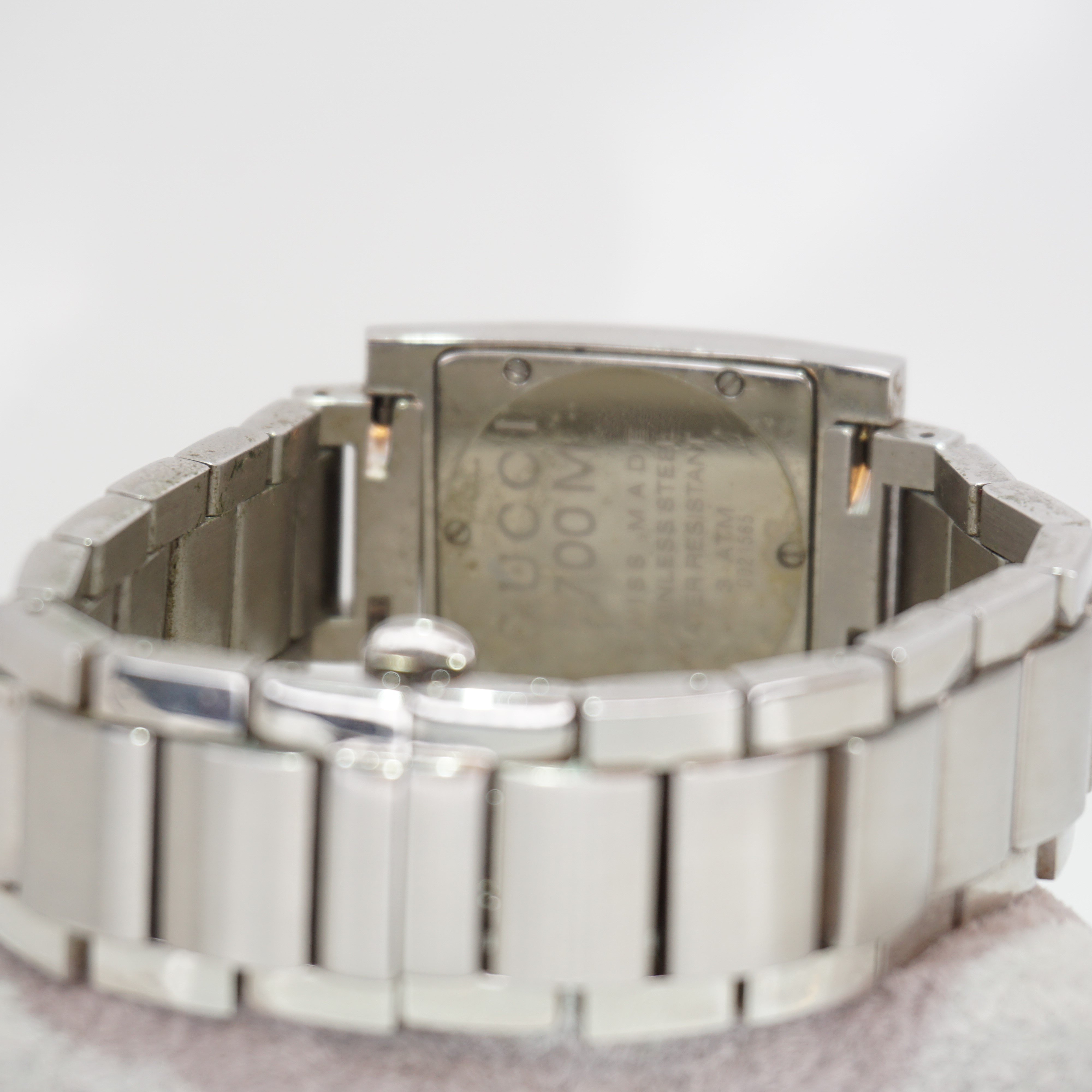 Unisex stainless steel Gucci watch Unisex stainless steel Gucci watch ...