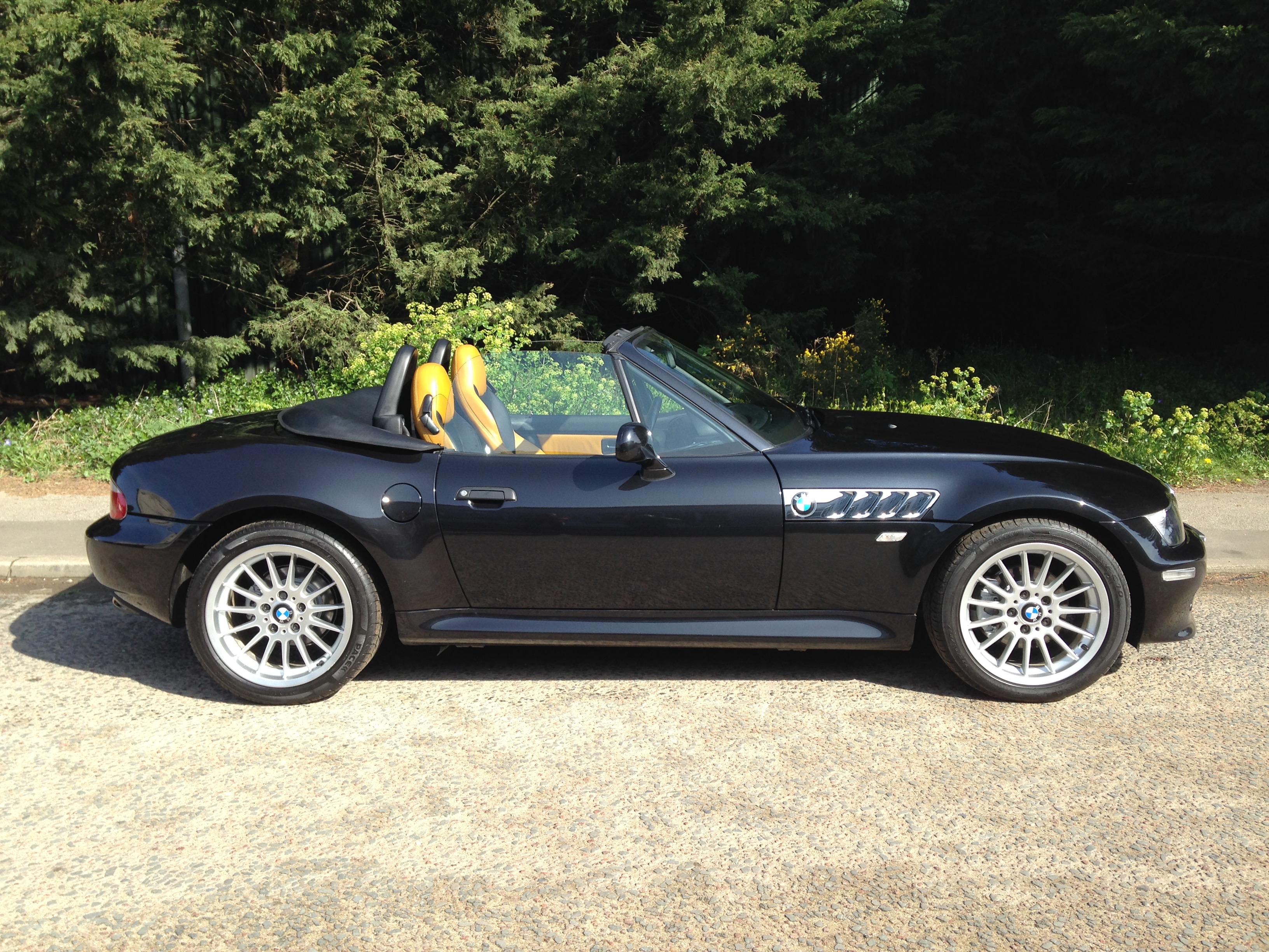 2000 BMW Z3 Cosmos Black Edition 2.0 This stunning 6 cylinder 2.0 Z3 is ...