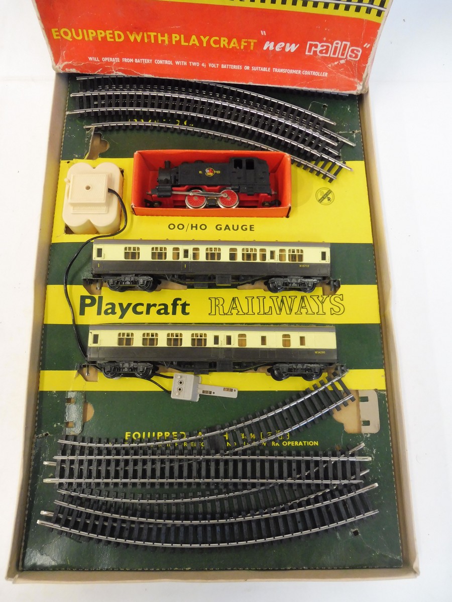 A Playcraft Railways OO/HO gauge 12v D/C Electric Train Set, PR 1410 ...