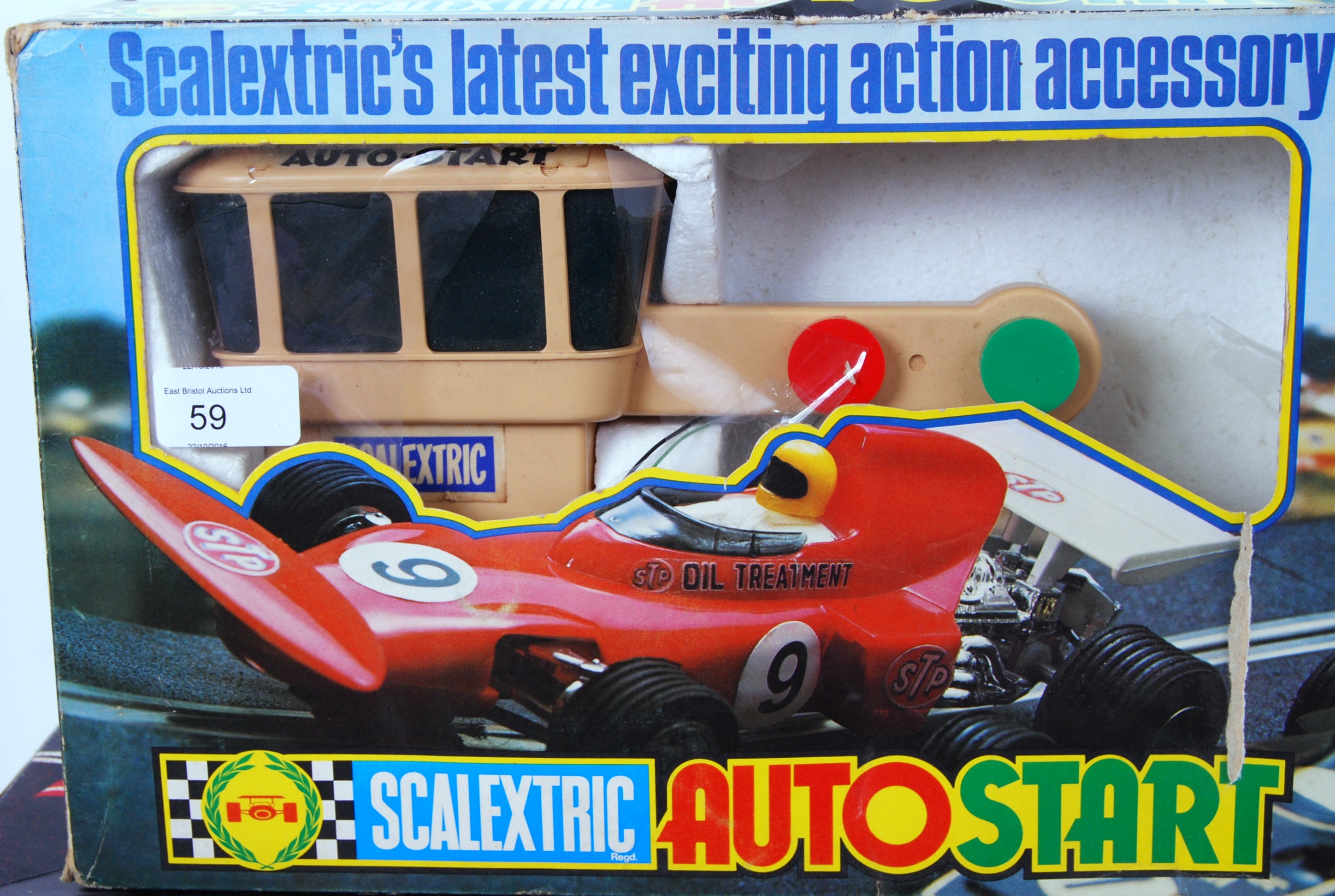 SCALEXTRIC: An original vintage Scalextric set 200 - complete with both ...
