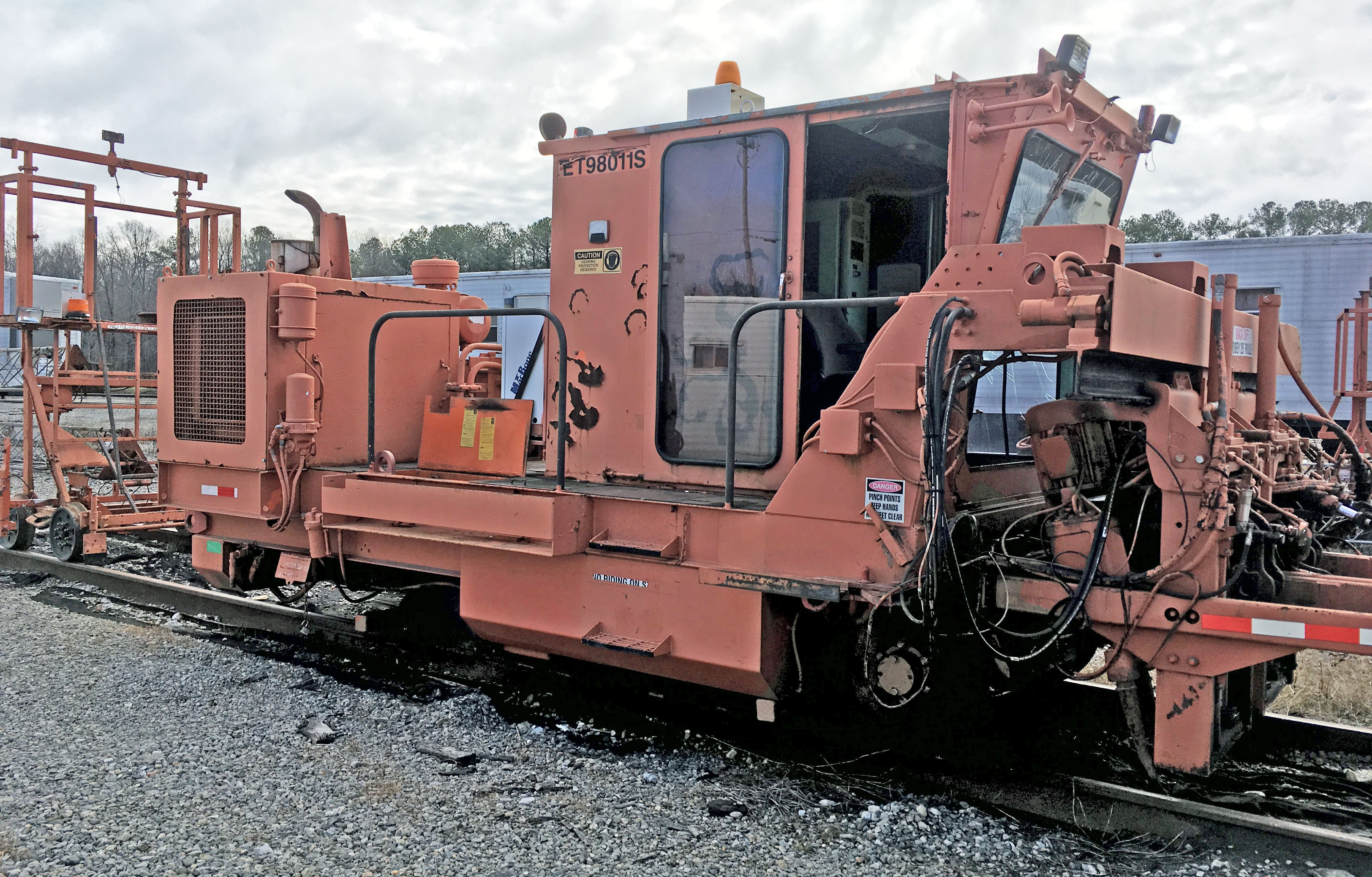 ET98011S - 1998 Harsco Mark II Tamper. Model # Mark 2. Serial # 10911038