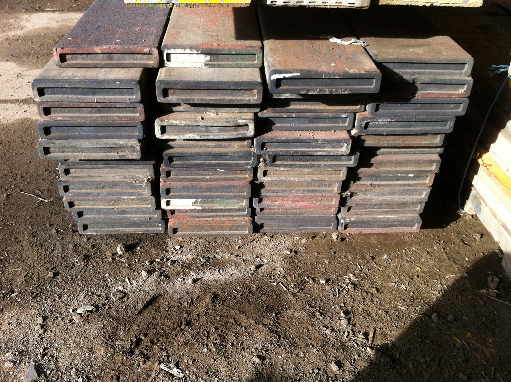 44 PLASTIC SCAFFOLD BOARDS AT 13 FOOT *NO VAT*