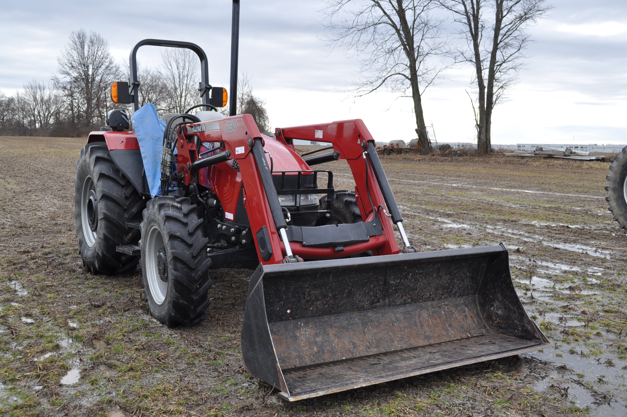 Case IH Farmall 85U MFWD tractor with L730 loader, 1473 hrs, 12 sp ...