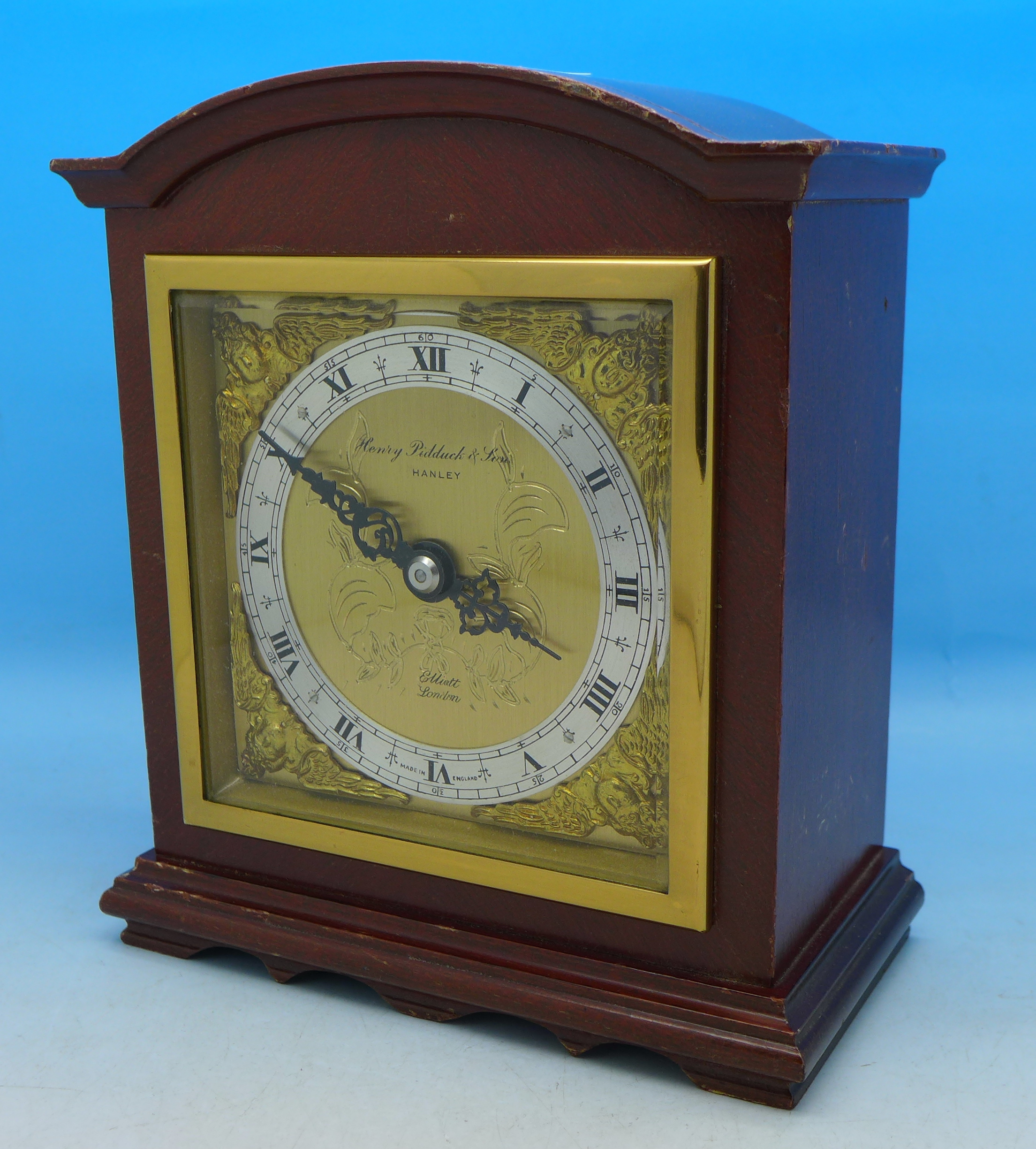 An Elliott of London mantel clock, retailed by Henry Pidduck & Sons ...