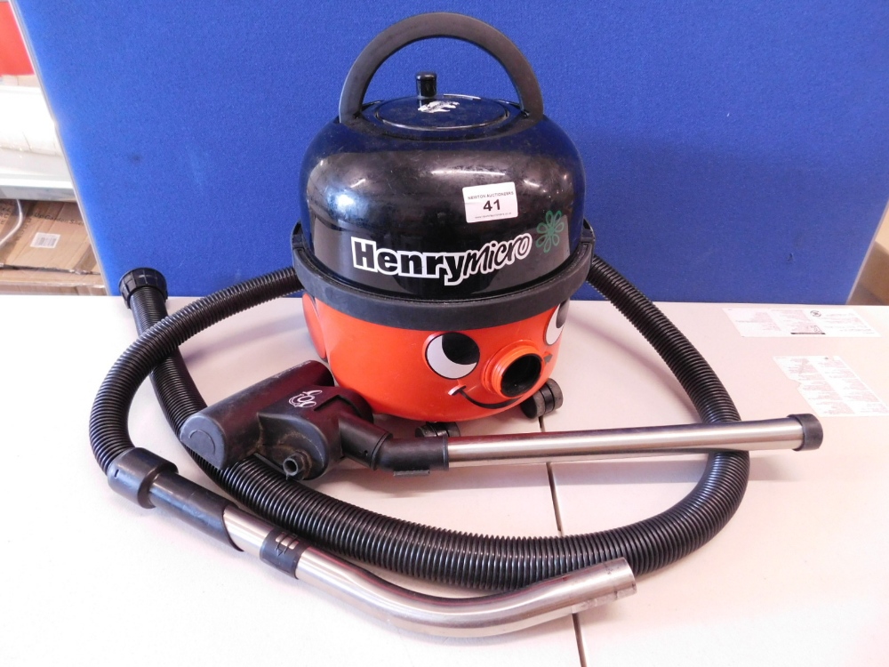 1 NUMATIC HENRY MICRO VACUUM CLEANER RRP £199.99