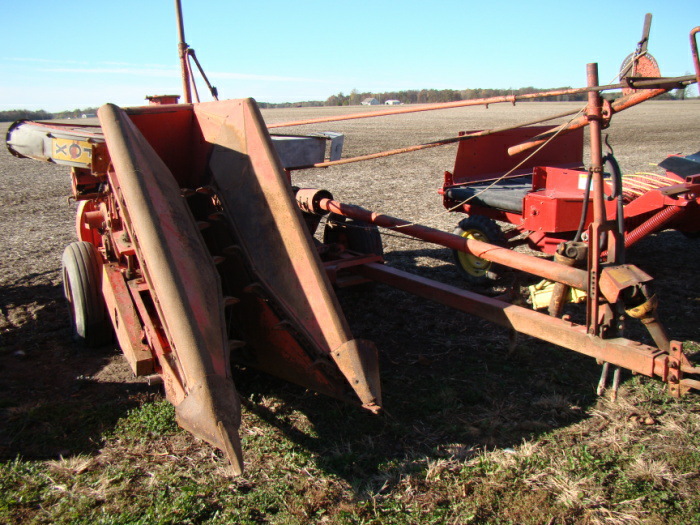 Lot 84: Fox silage chopper w/1 row corn head and hay head