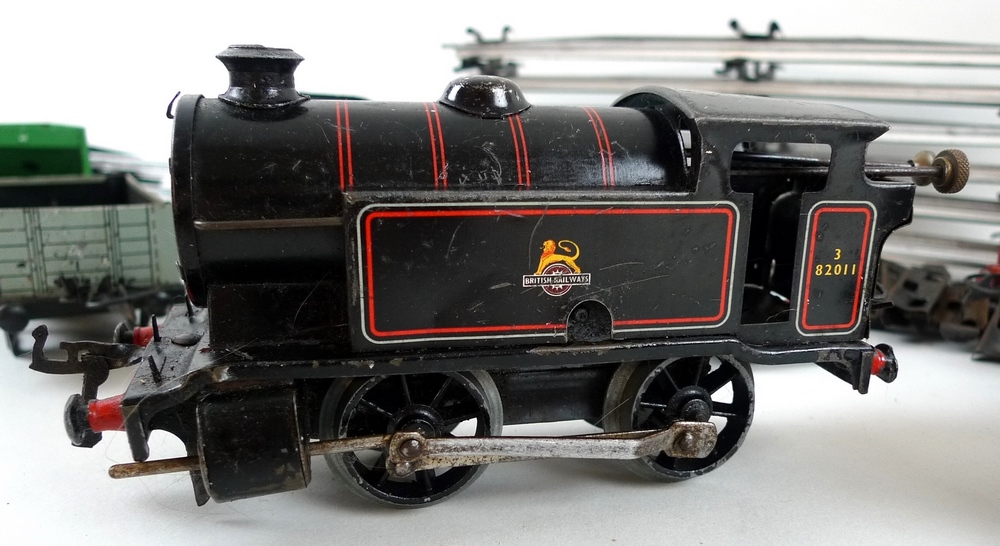A Hornby Meccano Ltd, O gauge, tinplate clockwork train set, comprising ...