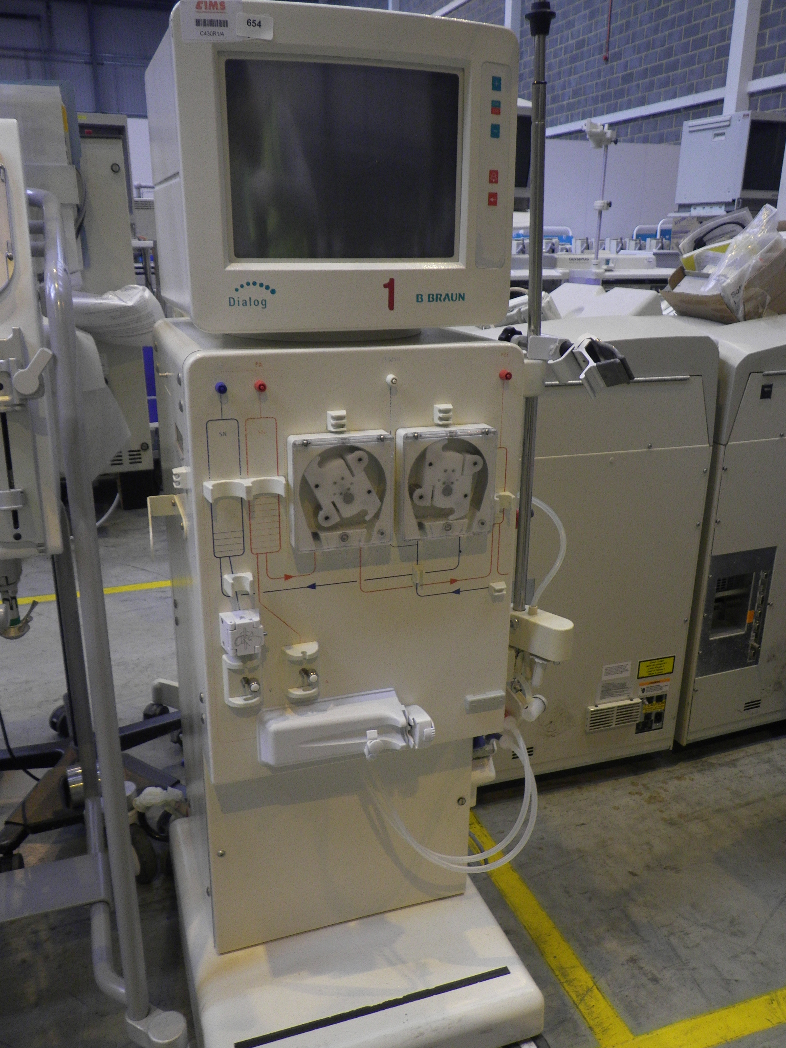 B-Braun Dialog Dialysis Machine ** Powers up with no Display