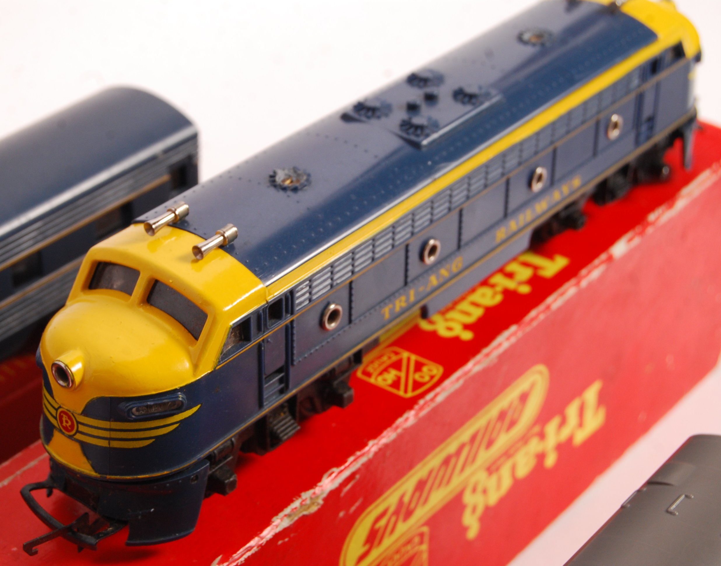 An original vintage Triang Railways made model railway train set ...