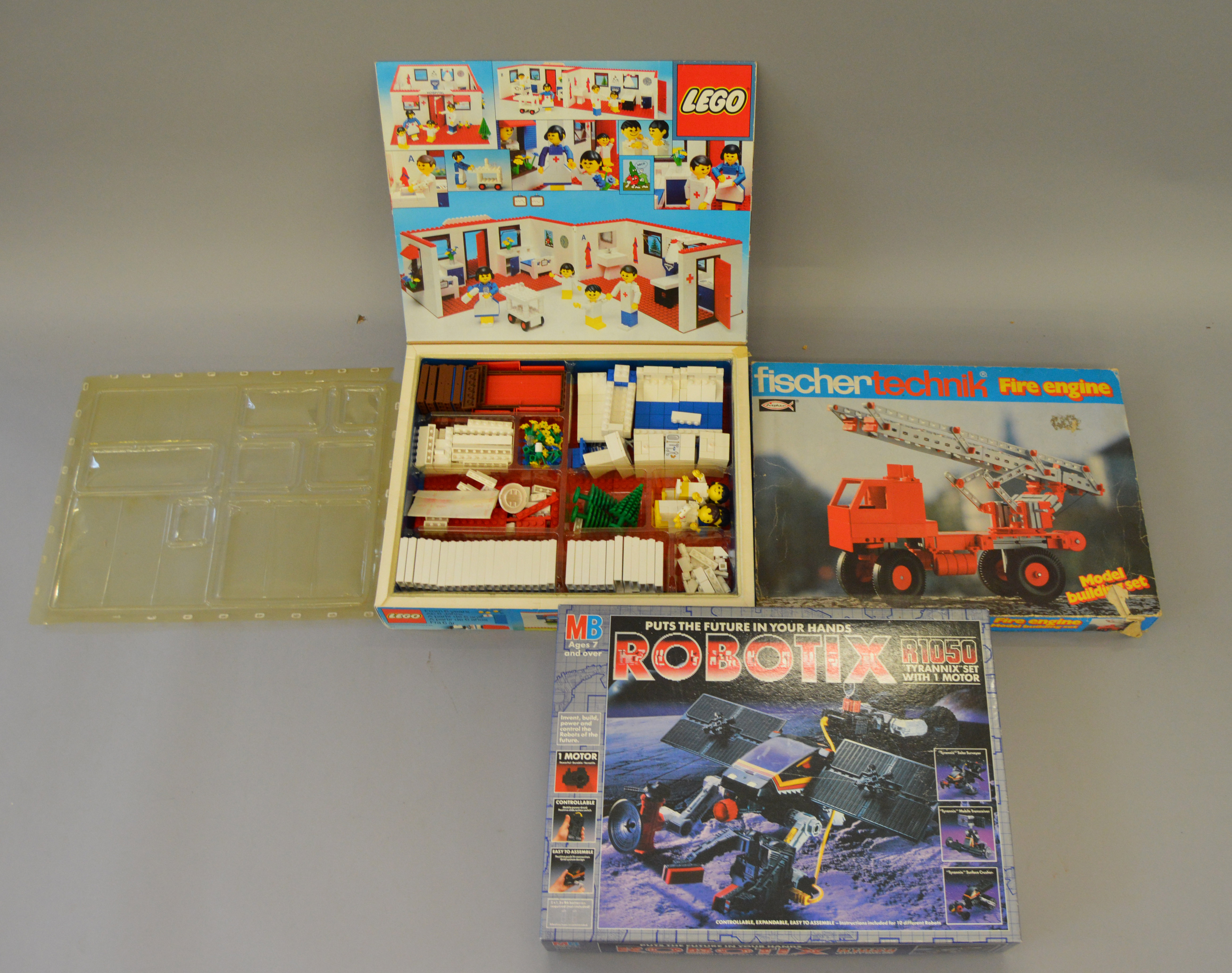 Construction toys: Lego 231 Hospital; MB Robotix R1050; Fischertechnik ...