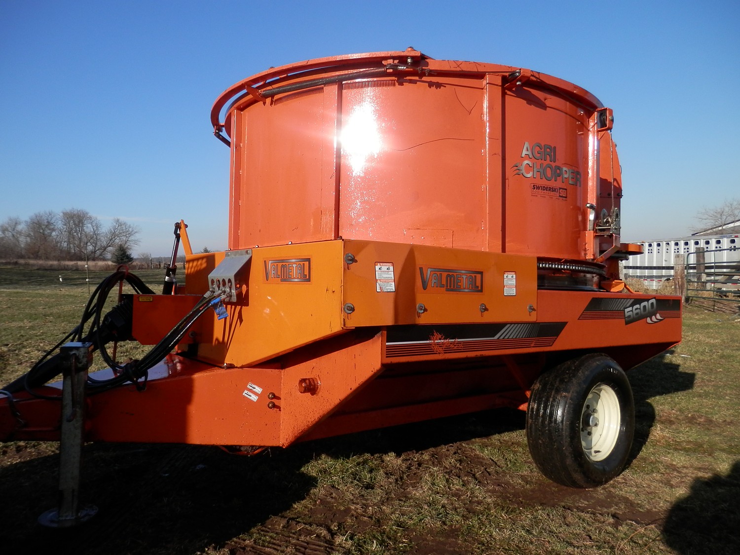 VALMETAL AGRI CHOPPER 5600 Bale Processor/Tub Grinder w/dual adj. bale ...