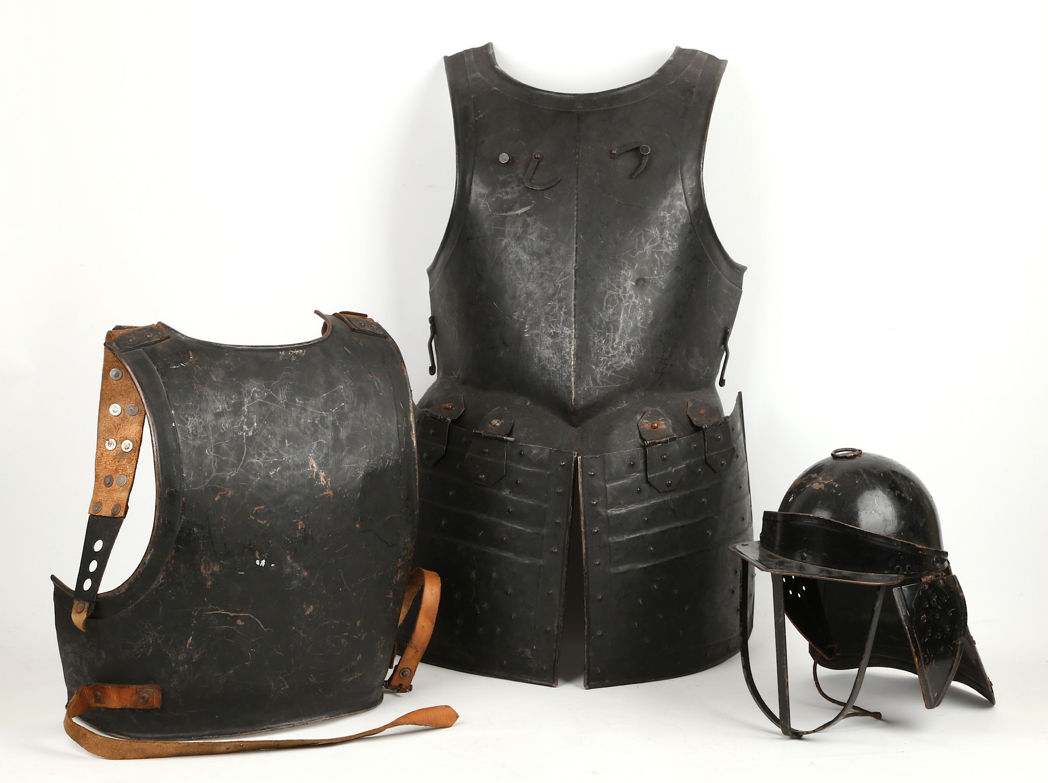 Suit of armour, Cromwellian Roundhead, helmet with lobster tail guard ...