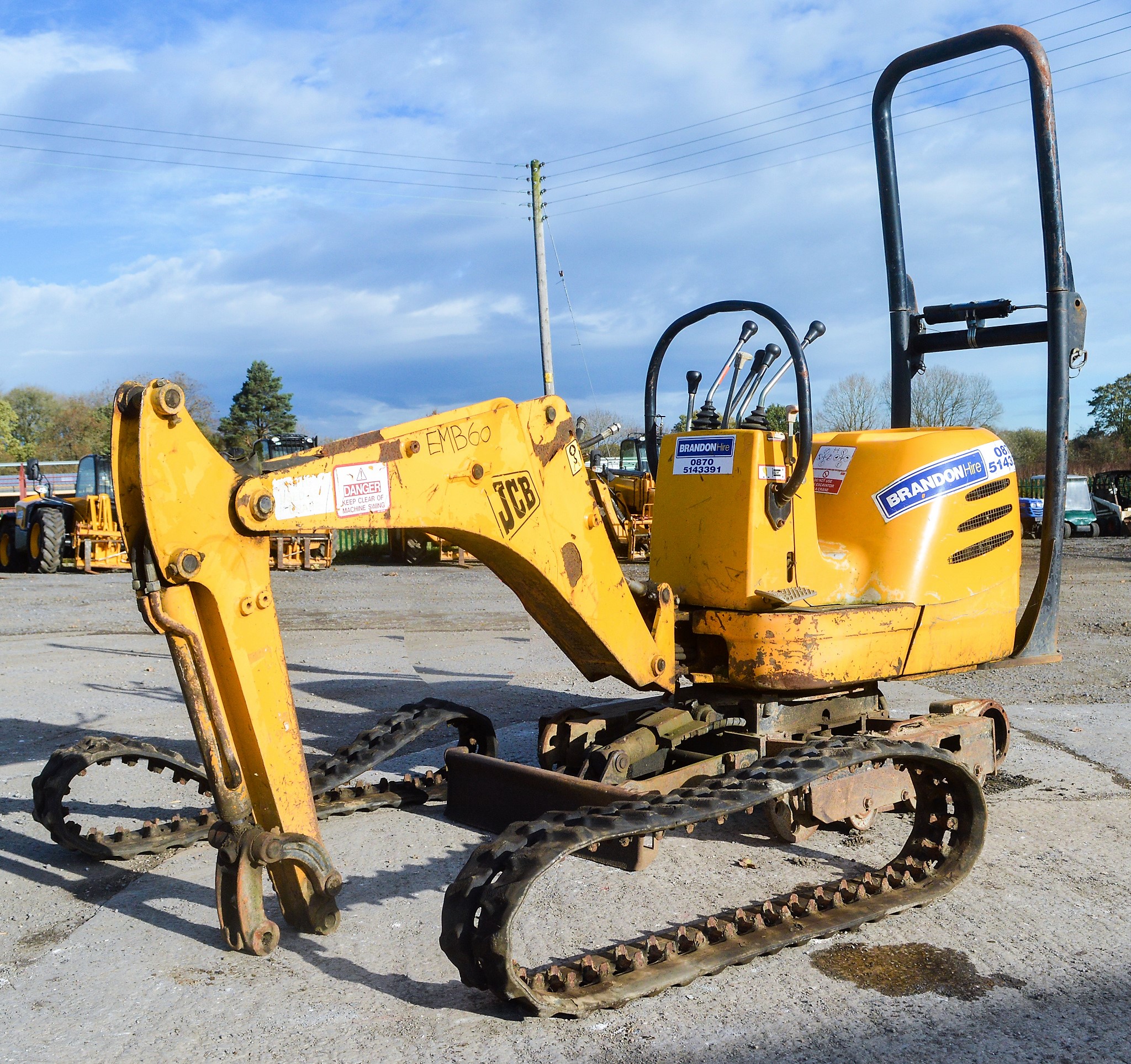 JCB 8008 0.8 tonne rubber tracked micro excavator Year: 2003 S/N ...