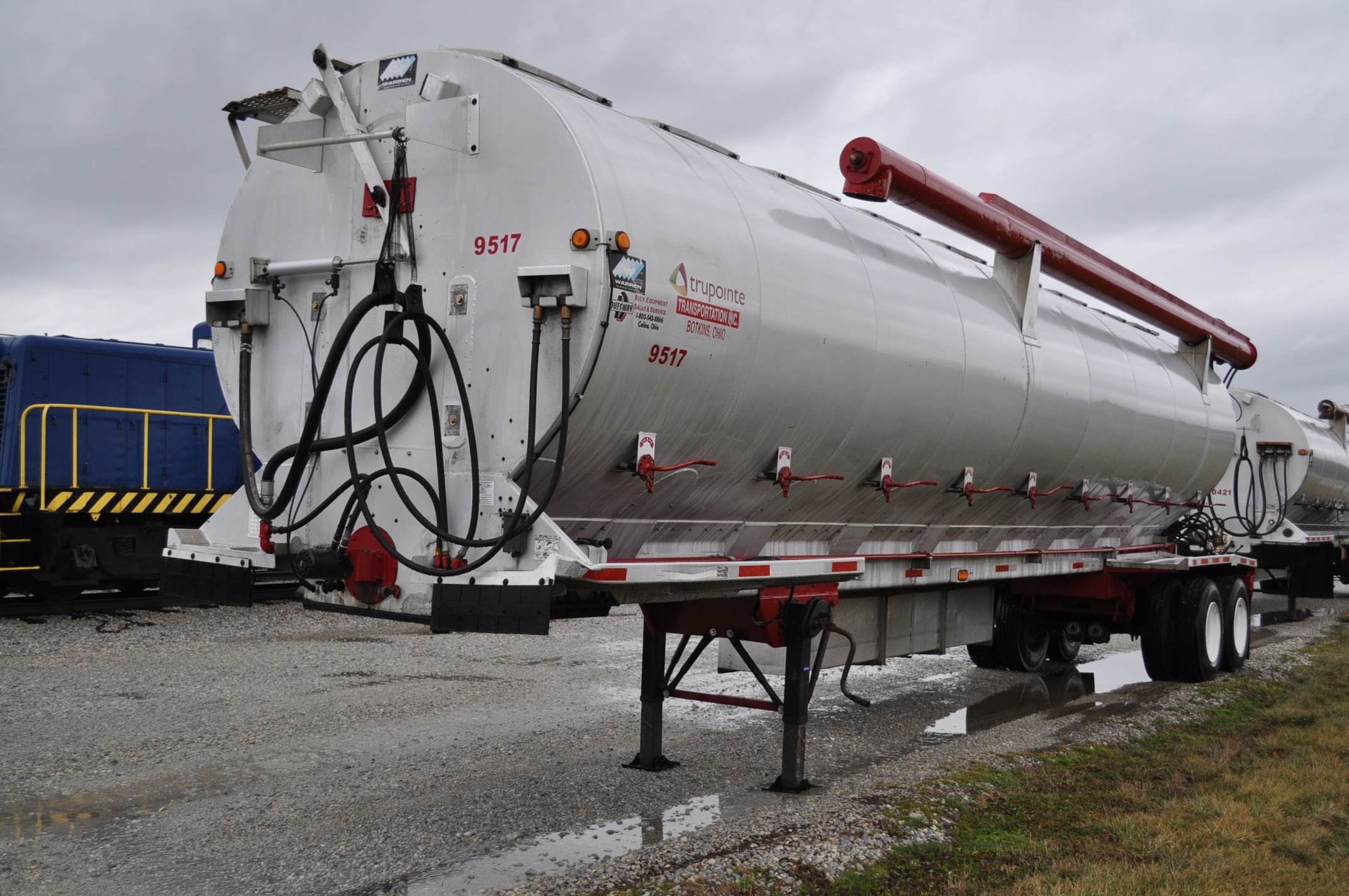 1995 40’ Warren 9-bin aluminum bulk-feed trailer, 29’ auger, spring ...