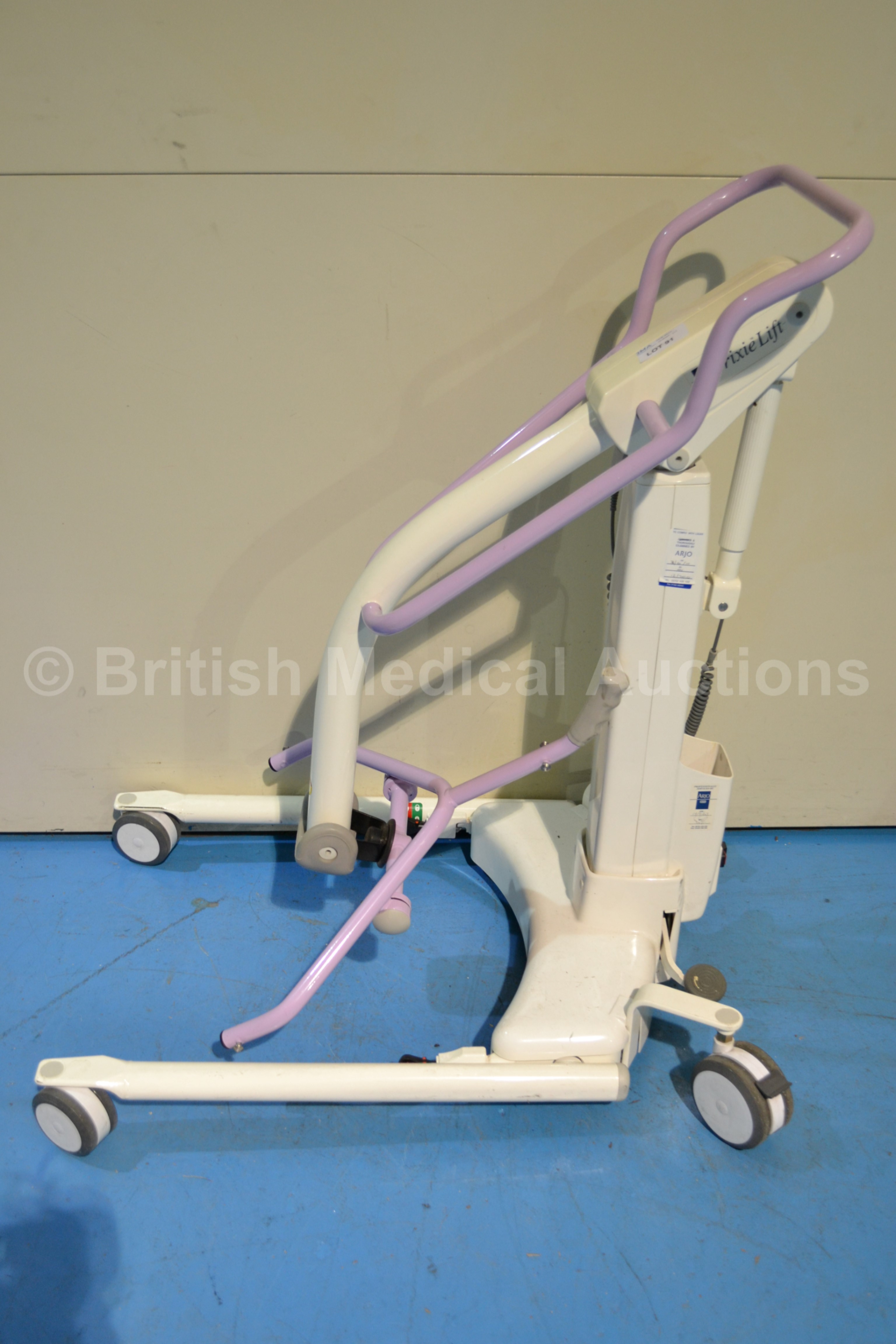 Arjo Trixie Lift Electric Patient Hoist with Controller (Untested Due ...