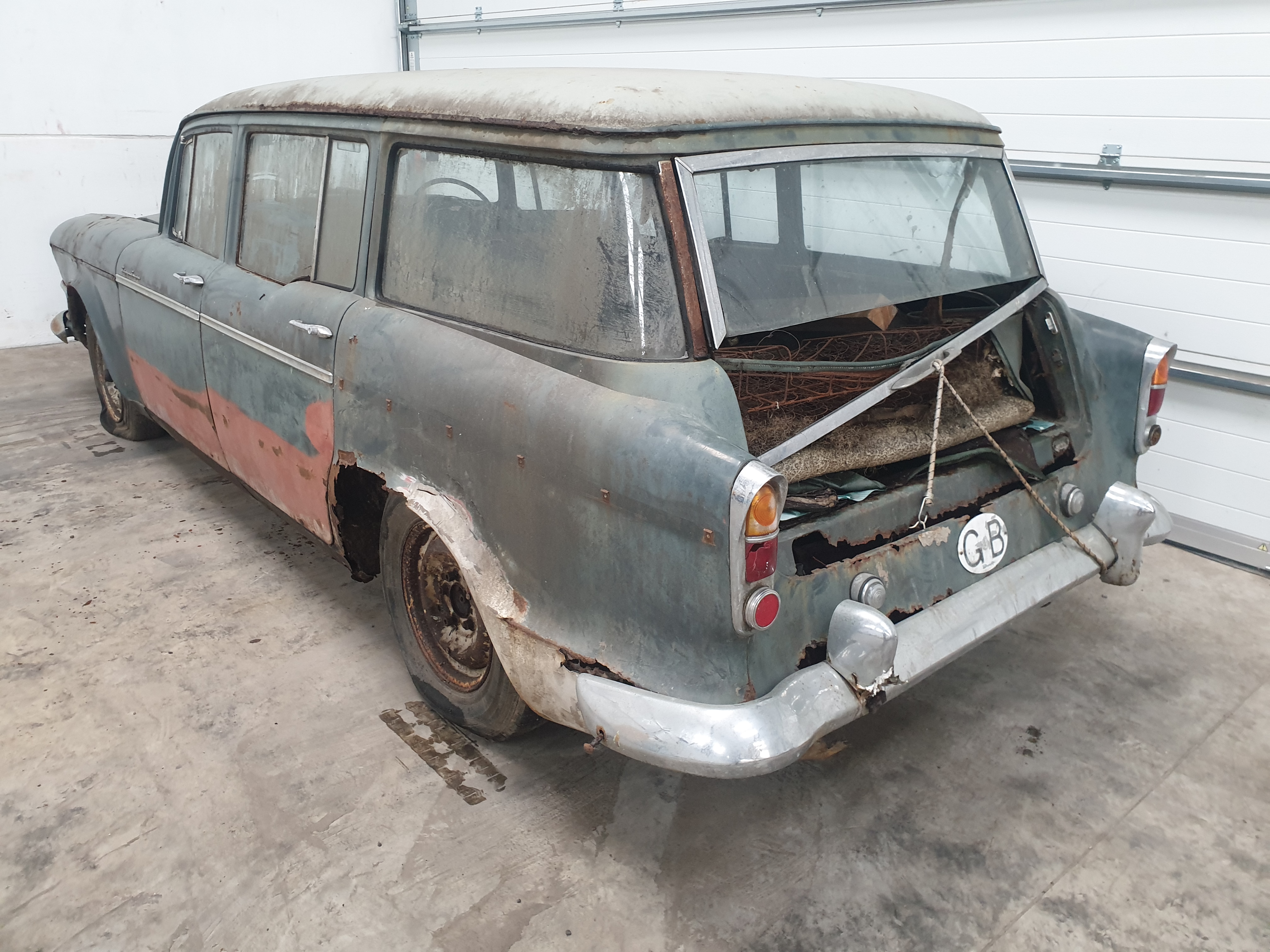 Humber Super Snipe, engine present.Important information:The CarsThese ...