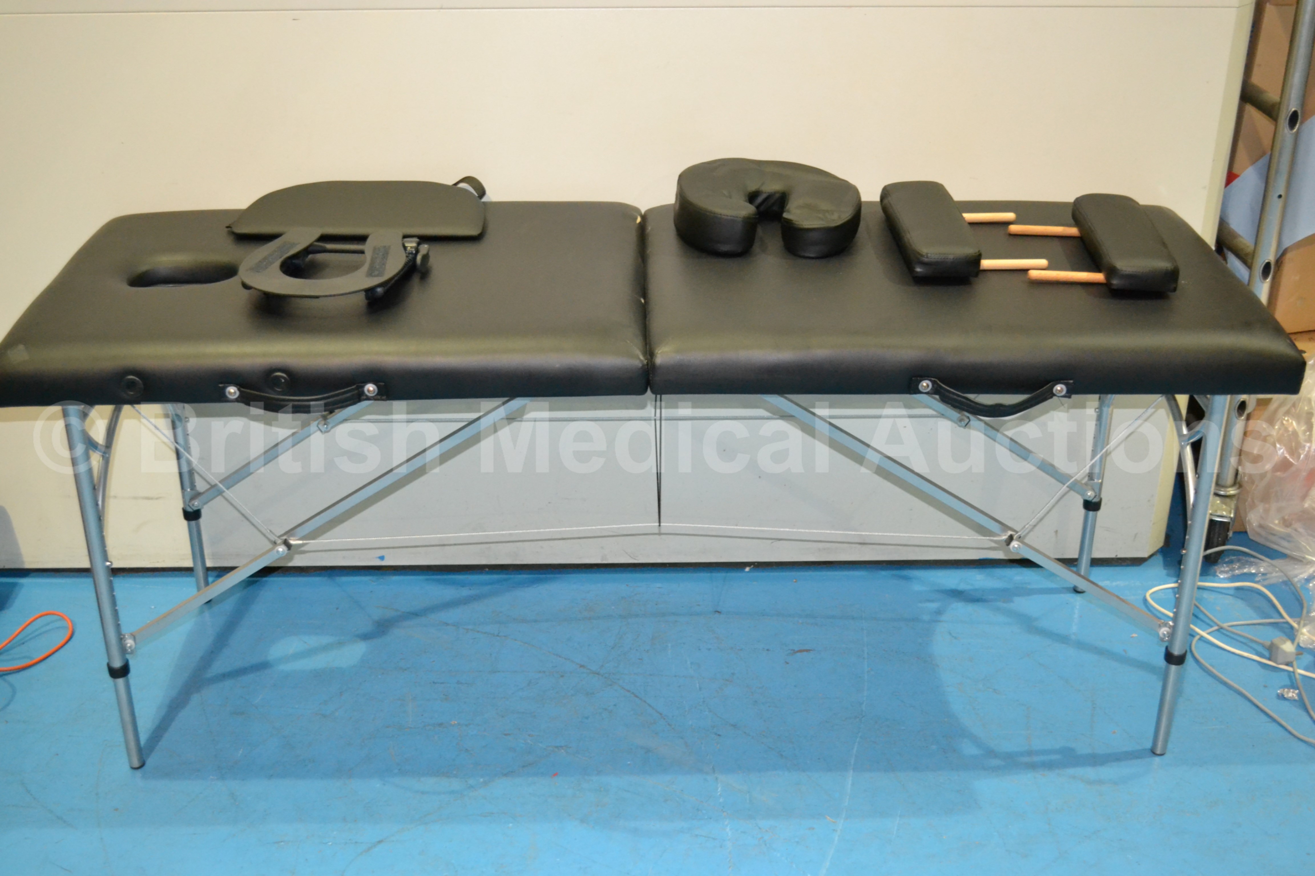 { Option of lots: 61 } Foldable Patient Examination Couch With Accessories