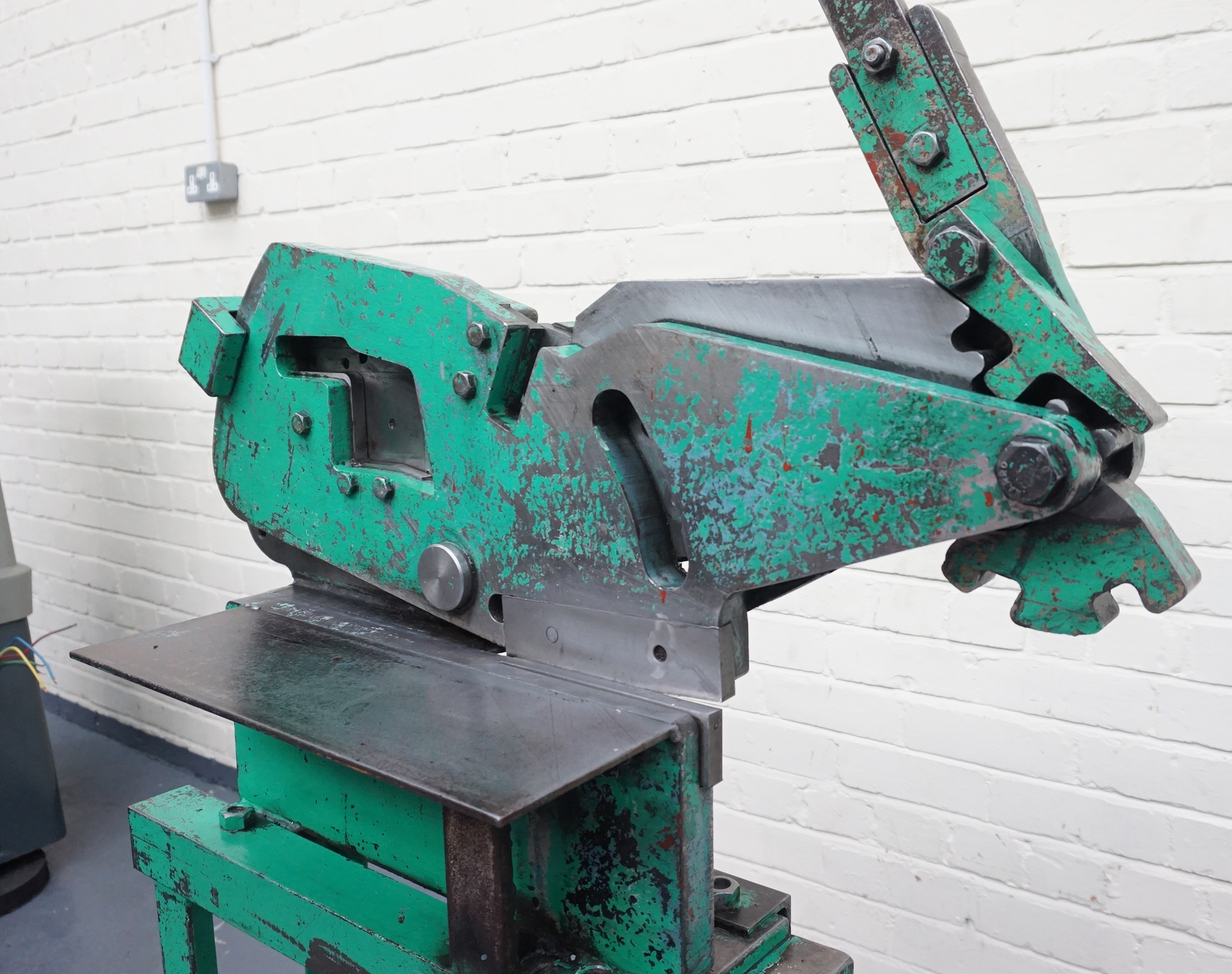 A Manual Angle Cropper fitted to Steel Base; Crops 6in; Angle 3in x 3in.