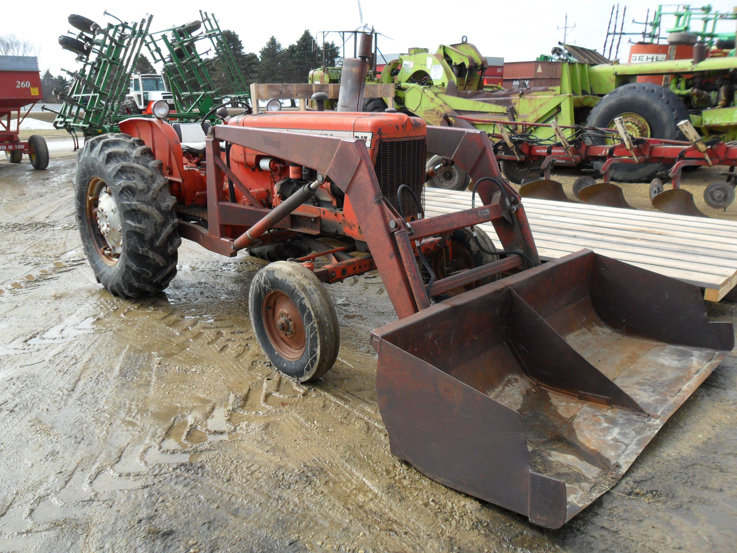 Allis Chalmers D-17 Series 4, Dual Hyd, with Schwartz Loader & bucket