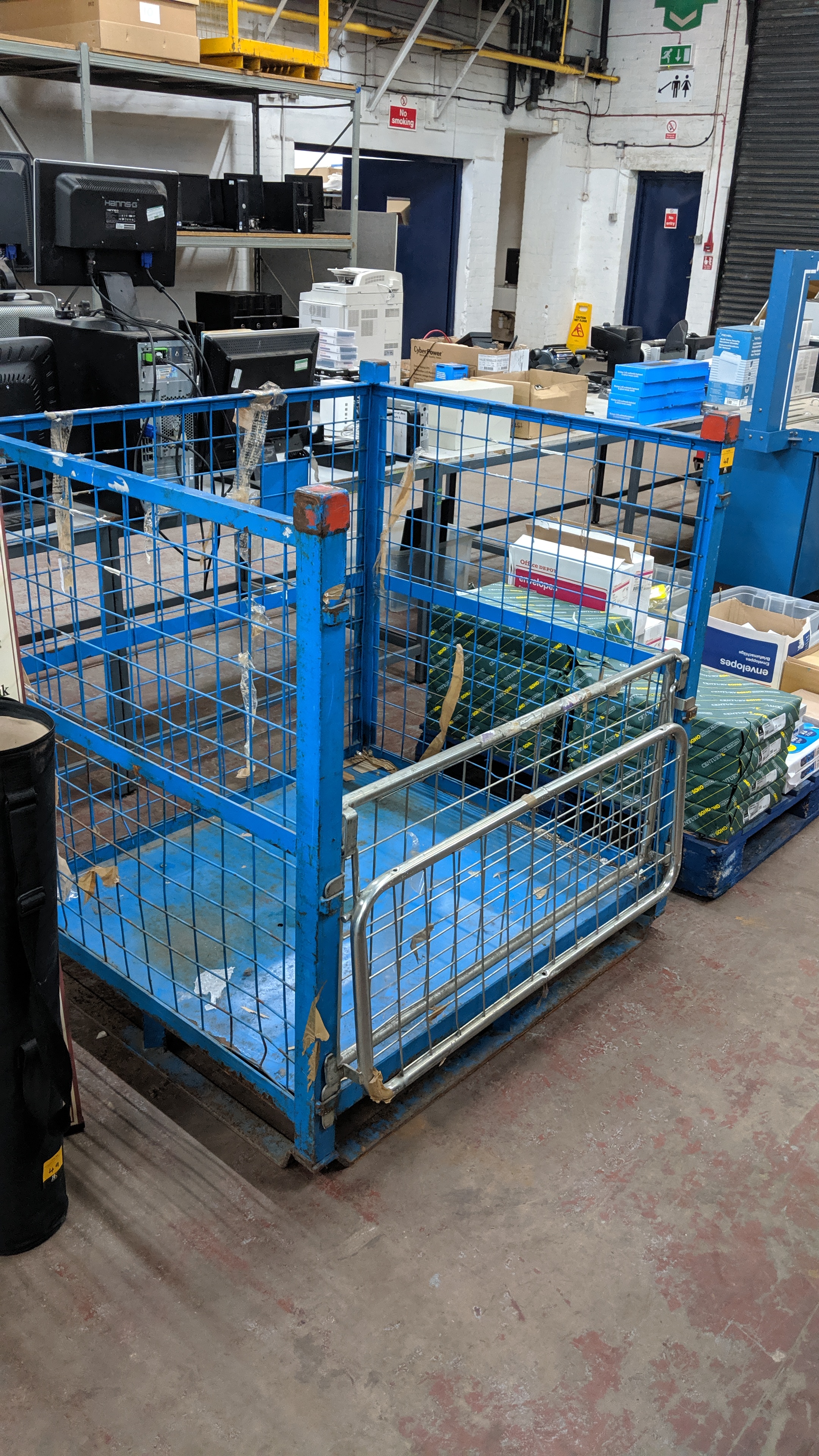 Forklift inspection cage with fold down entry section, max. dimensions ...