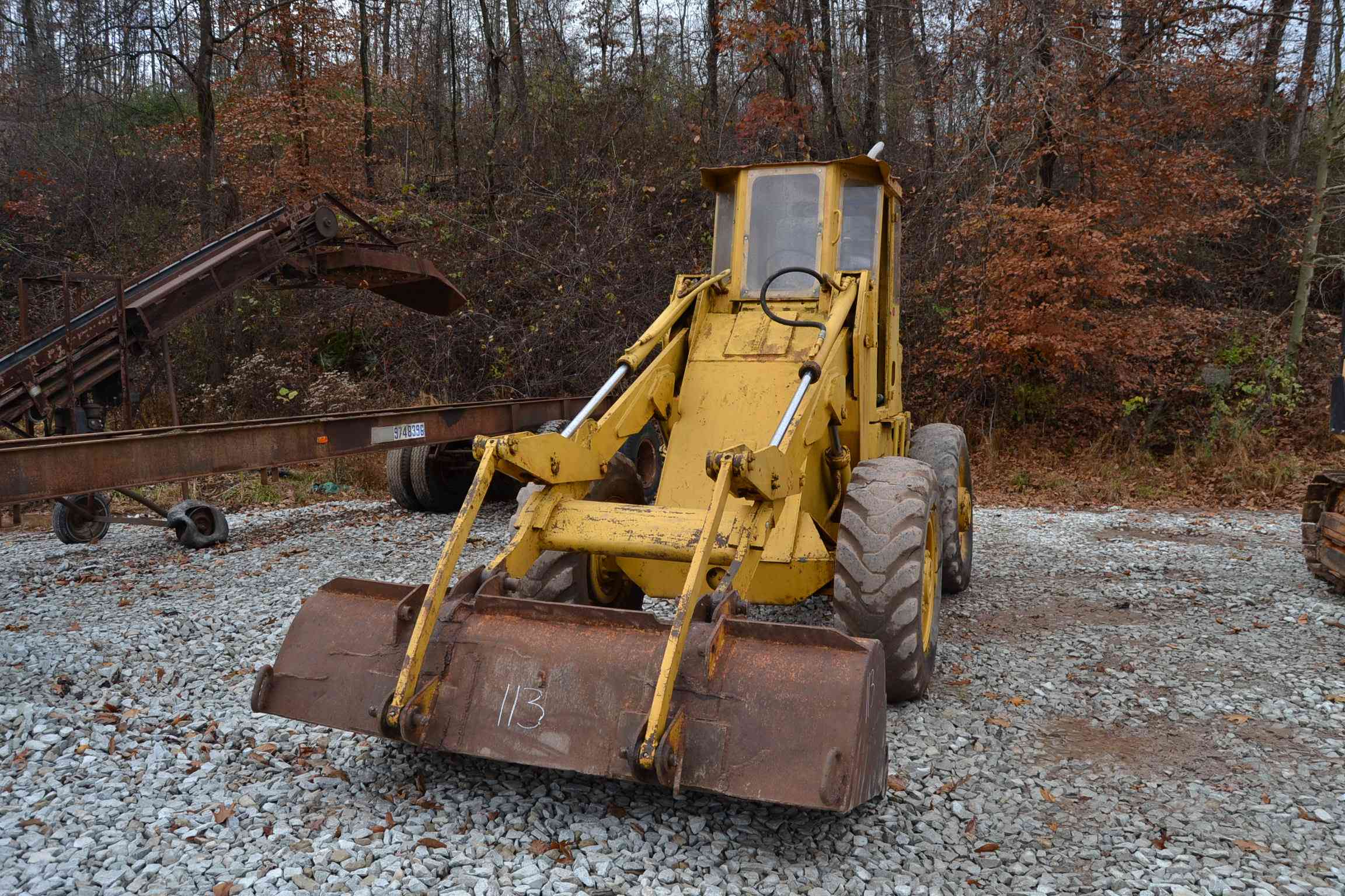 ALLIS CHALMERS 840 ARTICULATING WHEEL LOADER W/BUCKET